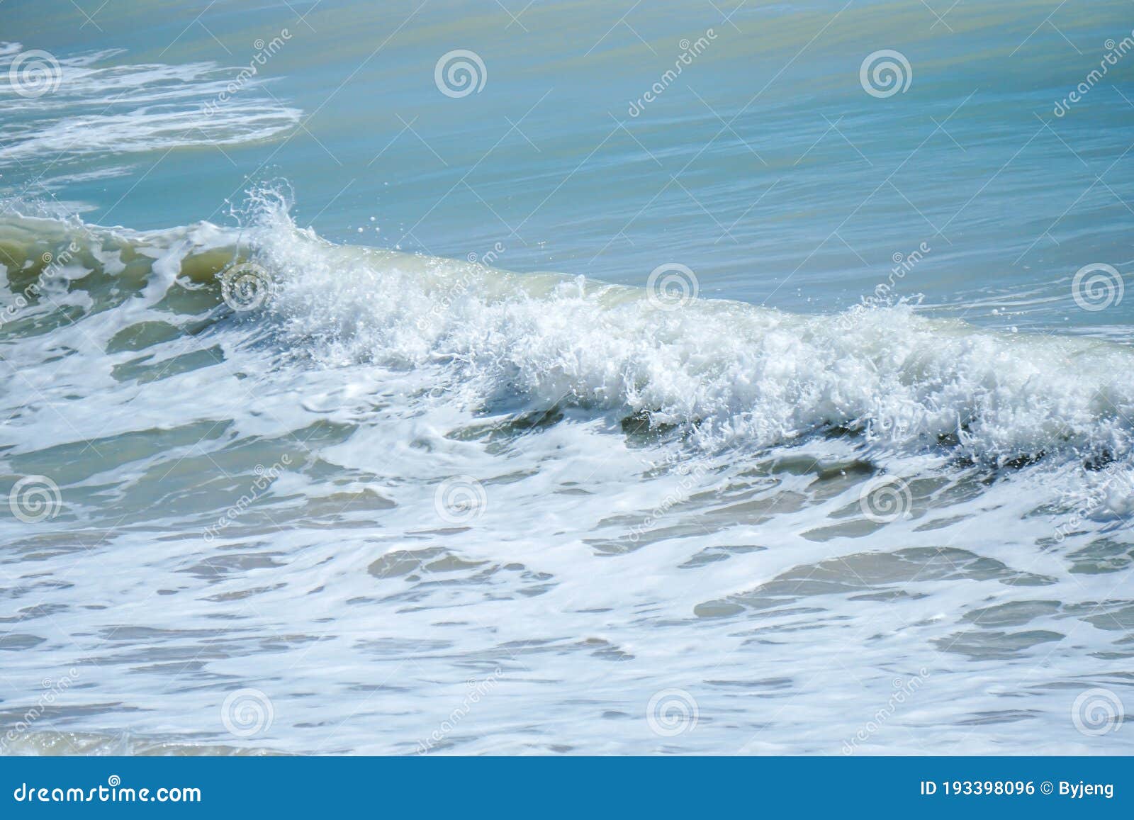 Curve of Ocean Wave with Splash of Water, Thailand Stock Photo - Image ...