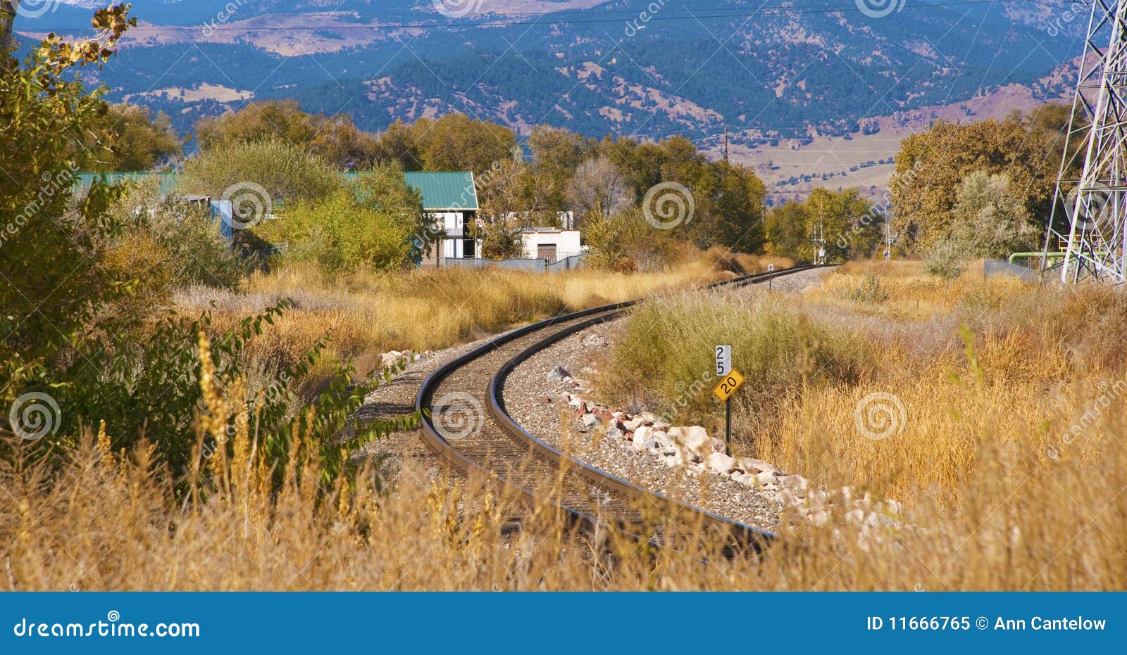 Curve in a Railroad Track stock image. Image of colors - 11666765