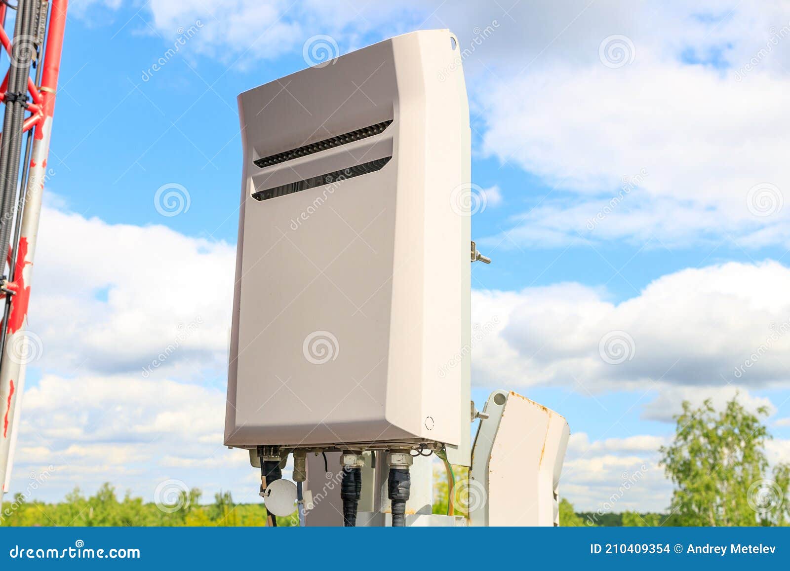 Curved Emitter of Cellular Communication and Internet for Mobile ...