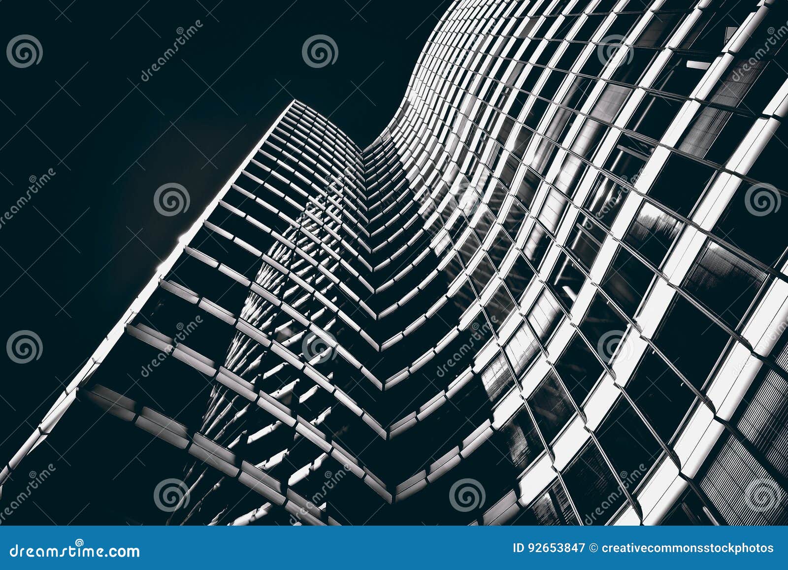 Curved Facade Picture. Image: 92653847
