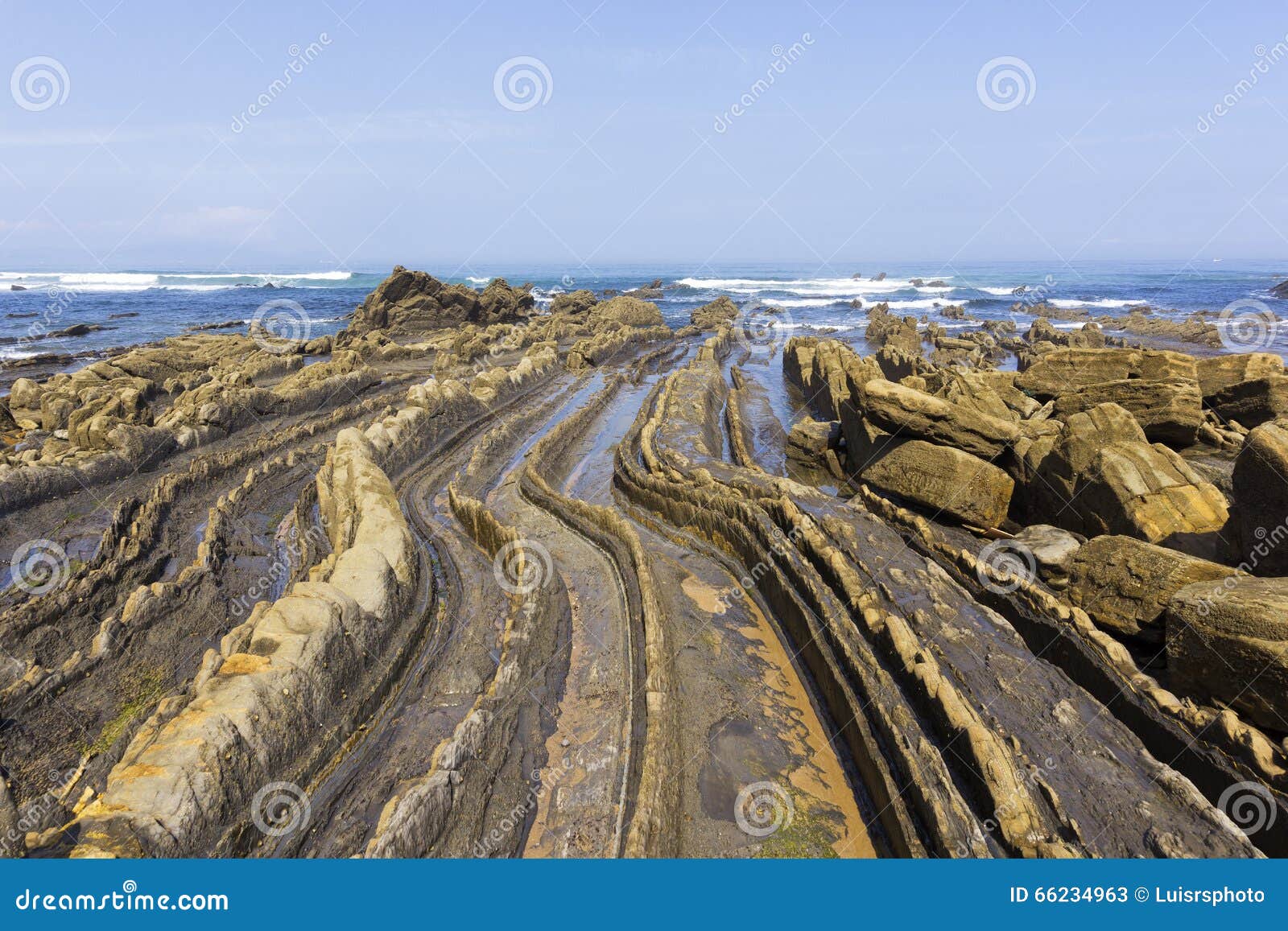 Curved Flysch in the Shoreline Stock Image - Image of geology, sediment ...