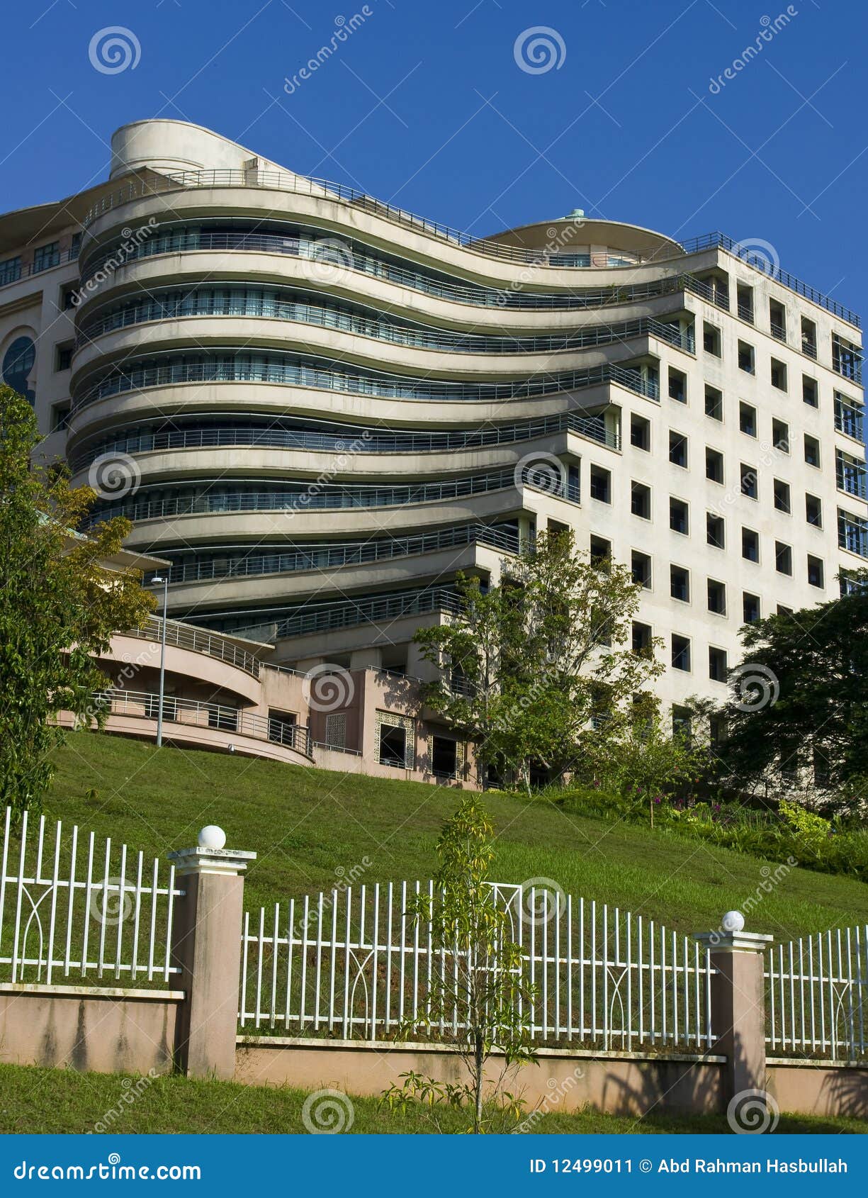 Curved Modern Office Building Stock Image - Image of rise, high: 12499011