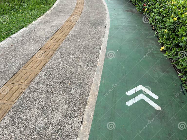 A Curved Pathway with Textured Sections for Pedestrians and Cyclists ...