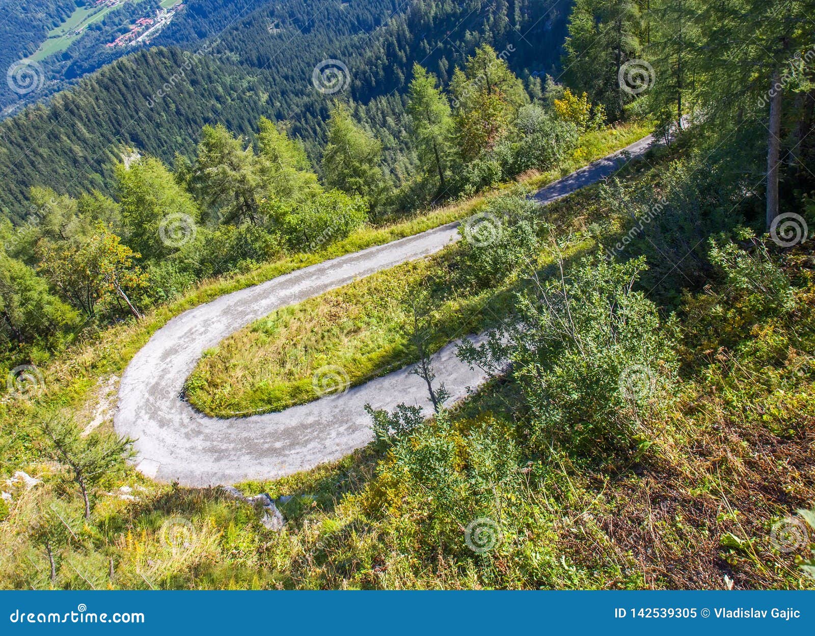 Curved Road in the Mountain Stock Image - Image of hill, drive: 142539305