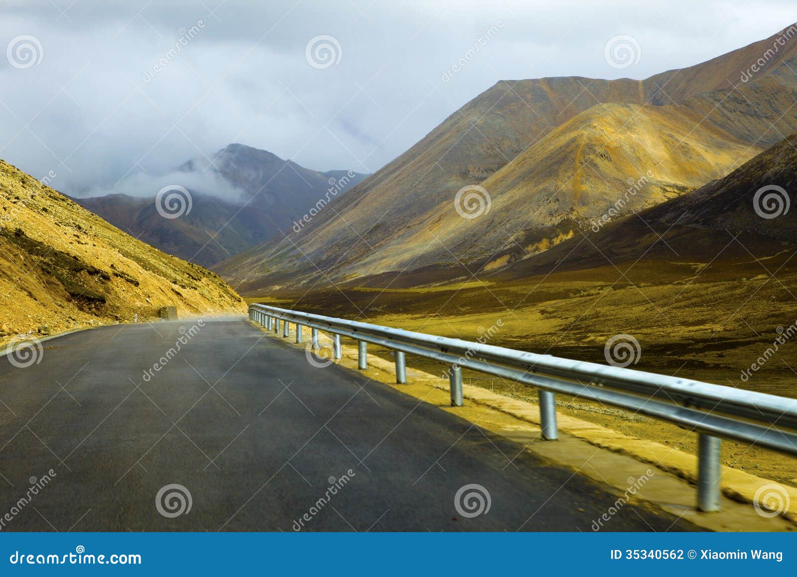 Curved road stock photo. Image of line, prairie, perspective - 35340562