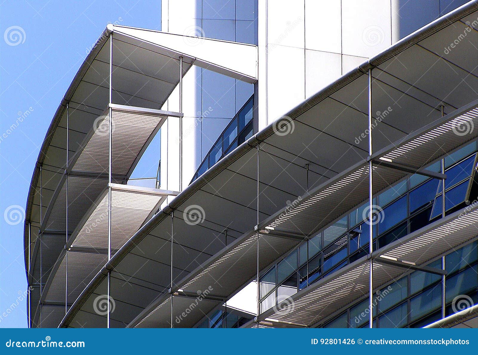 Curved Scaffolding Picture. Image: 92801426