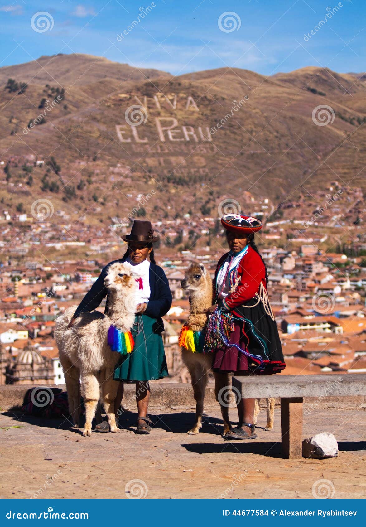 Cusco 9 July 2011 Quechua Indigenous Womans Welcomes Tourists Editorial ...
