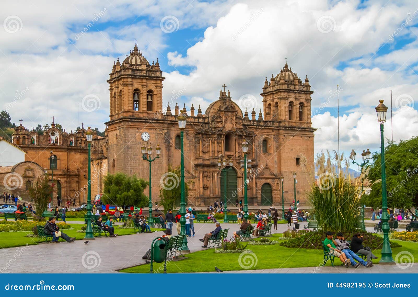 CUSCO - PERU - JUNE 06, 2016 : Peruvian Dancers At The Parade In ...