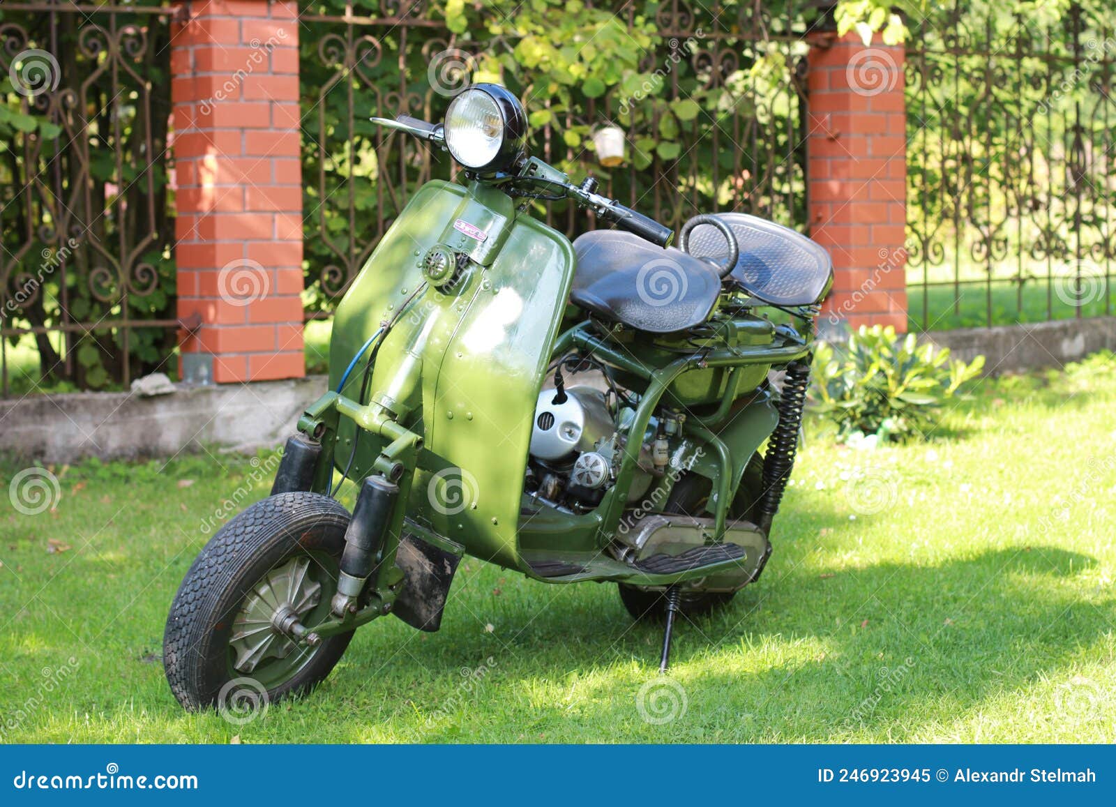 Retro Motoroller editorial image. Image of motoroller - 246923945