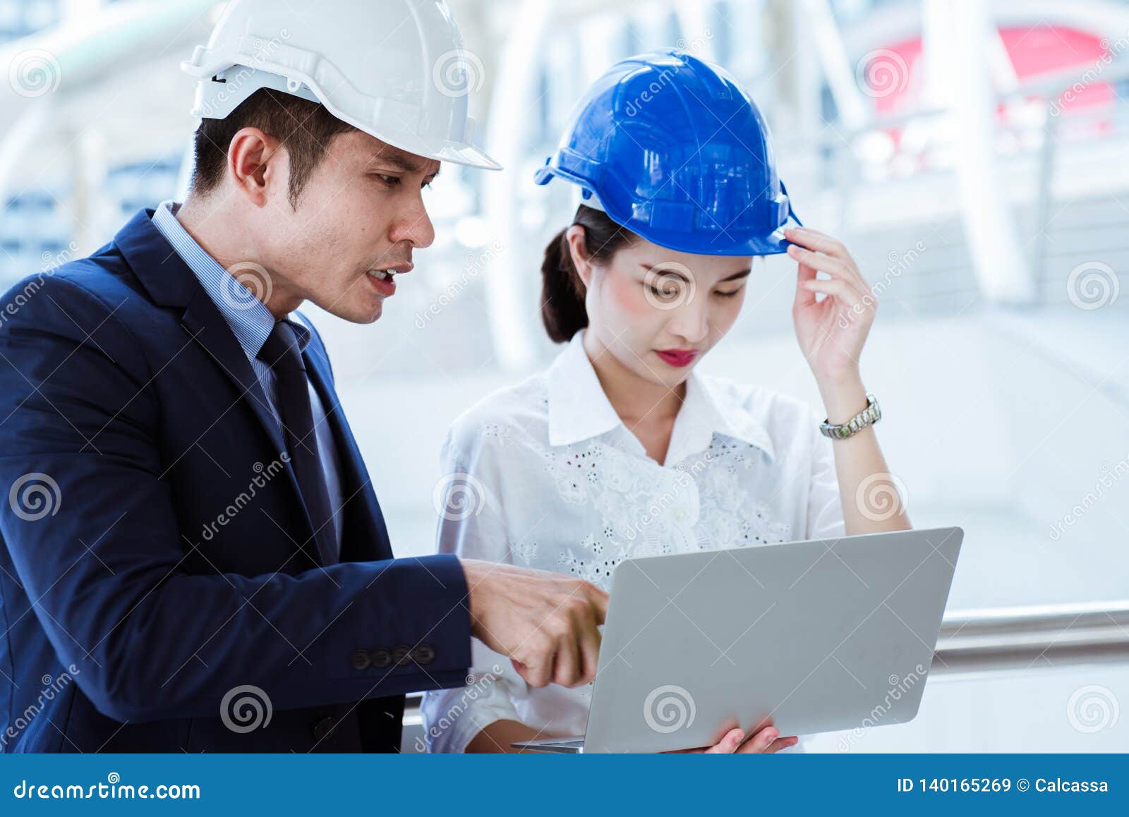 Customer Discussing with Young Engineer Stock Image - Image of ...