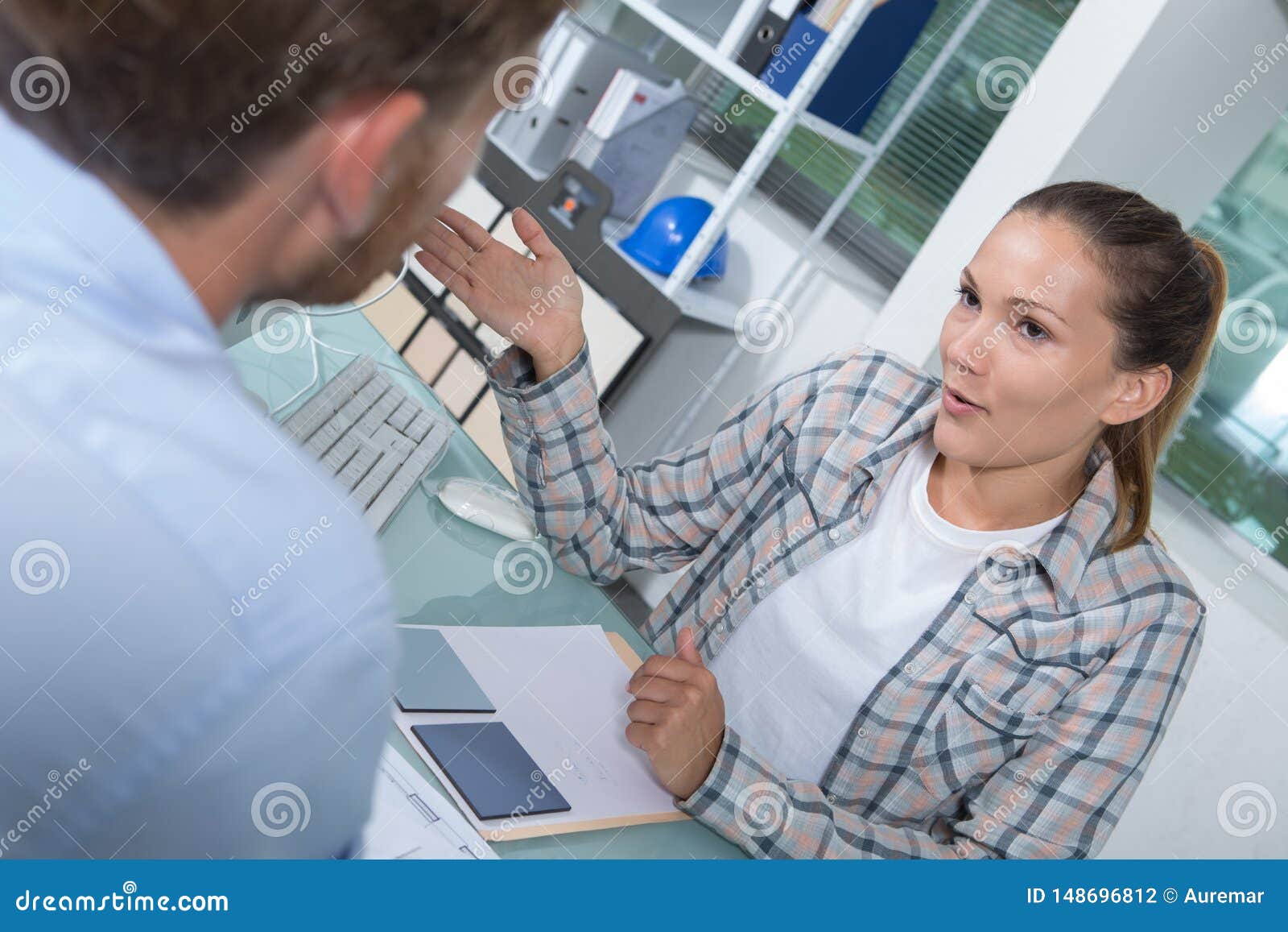 Customer and Female Financial Agent in Discussion at Desk Stock Photo ...