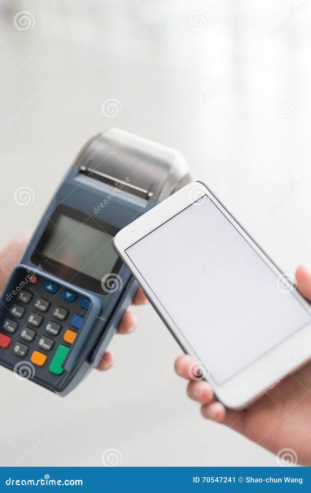 Customer pay by cellphone stock image. Image of exchange - 70547241
