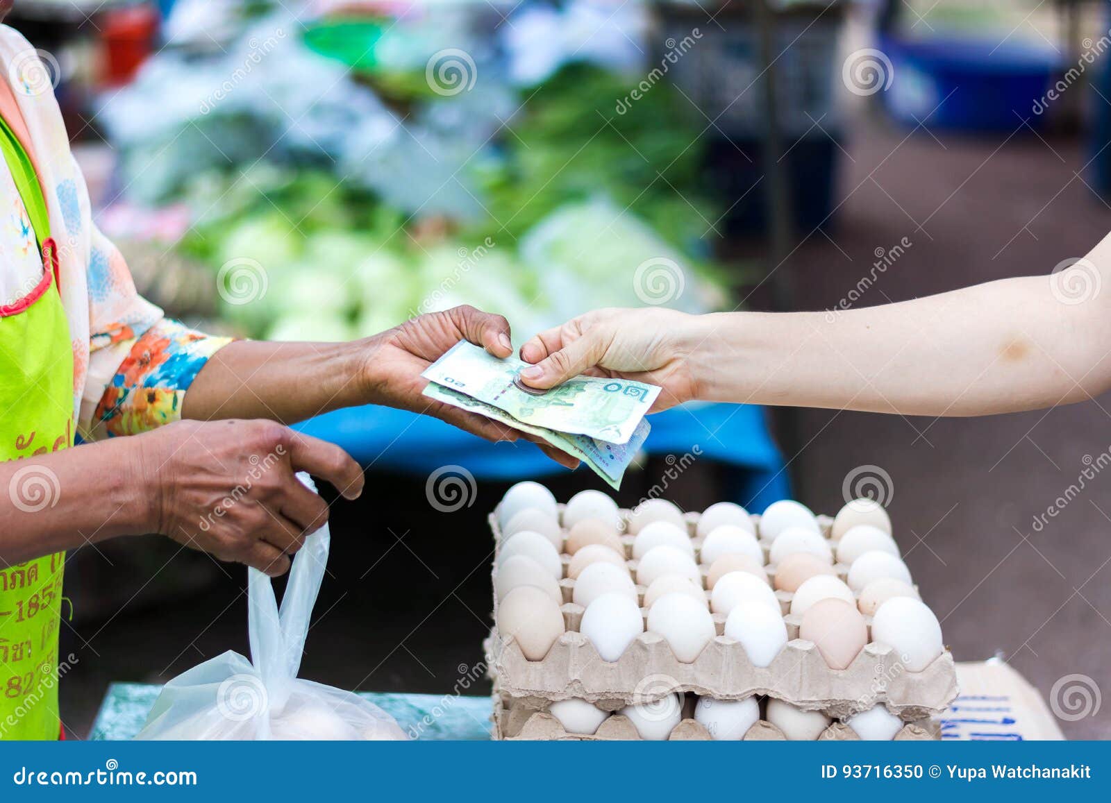 Customer Paying Bill by Cash Market Stock Photo - Image of food, retail ...