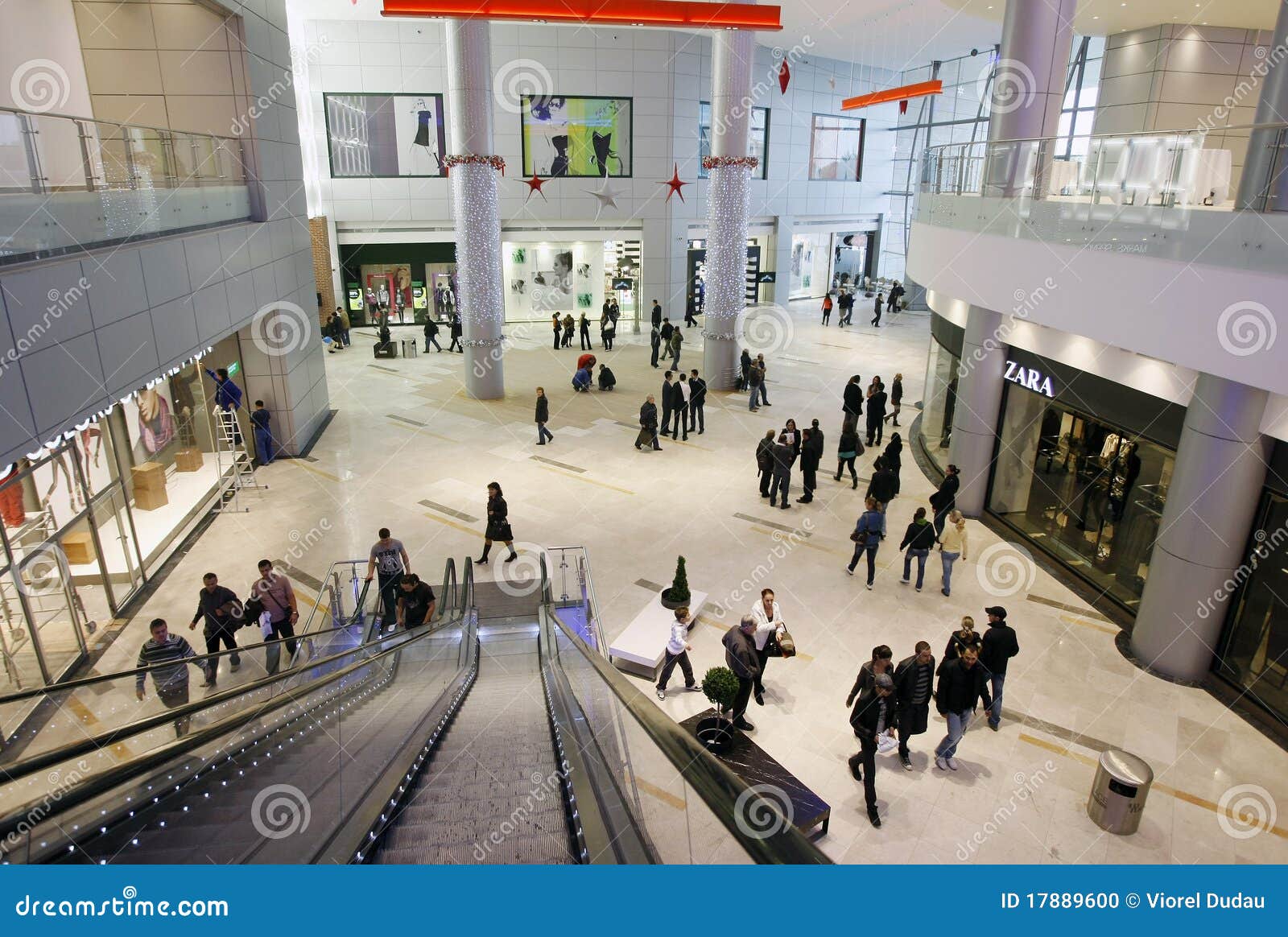 Customers shopping in mall editorial image. Image of commerce - 17889600