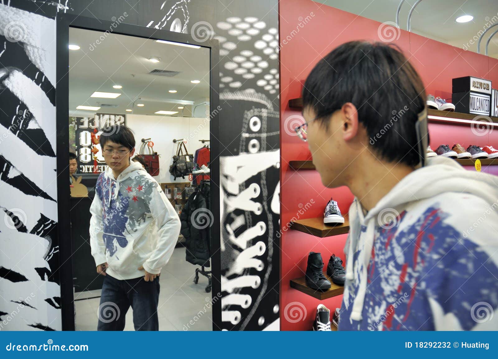 Customers shopping in mall editorial photography. Image of economics ...