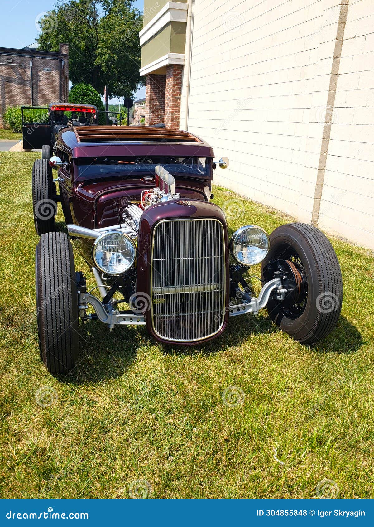 Customized Classic Lowrider Hot Rod Roadster with Exposed Engine, Big ...