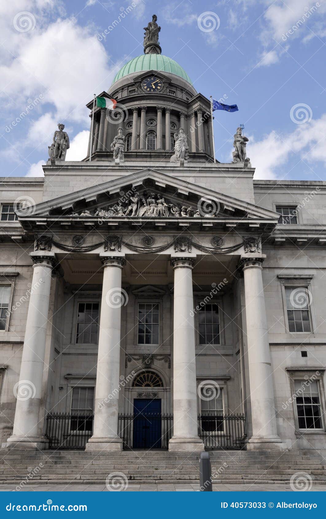 The Customs House in Dublin, Ireland Stock Image - Image of arcade ...