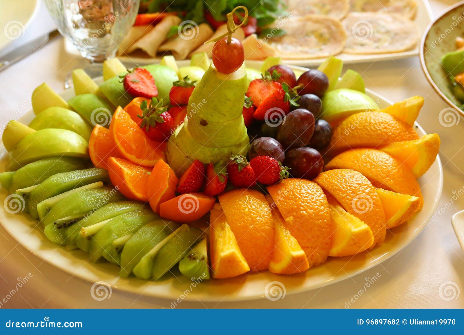 Cut Fruit Creative Designed Plate Stock Photo - Image of berry, apple ...