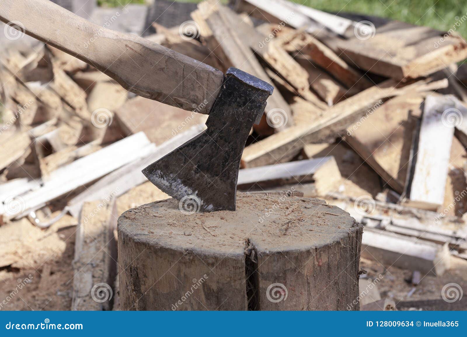 Cut logs wood and old axe stock photo. Image of metal - 128009634
