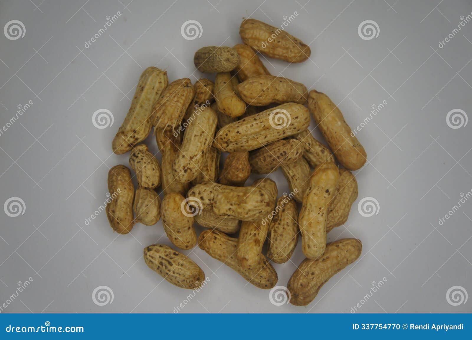 Cut peanut seeds isolated stock photo. Image of ingredients - 337754770