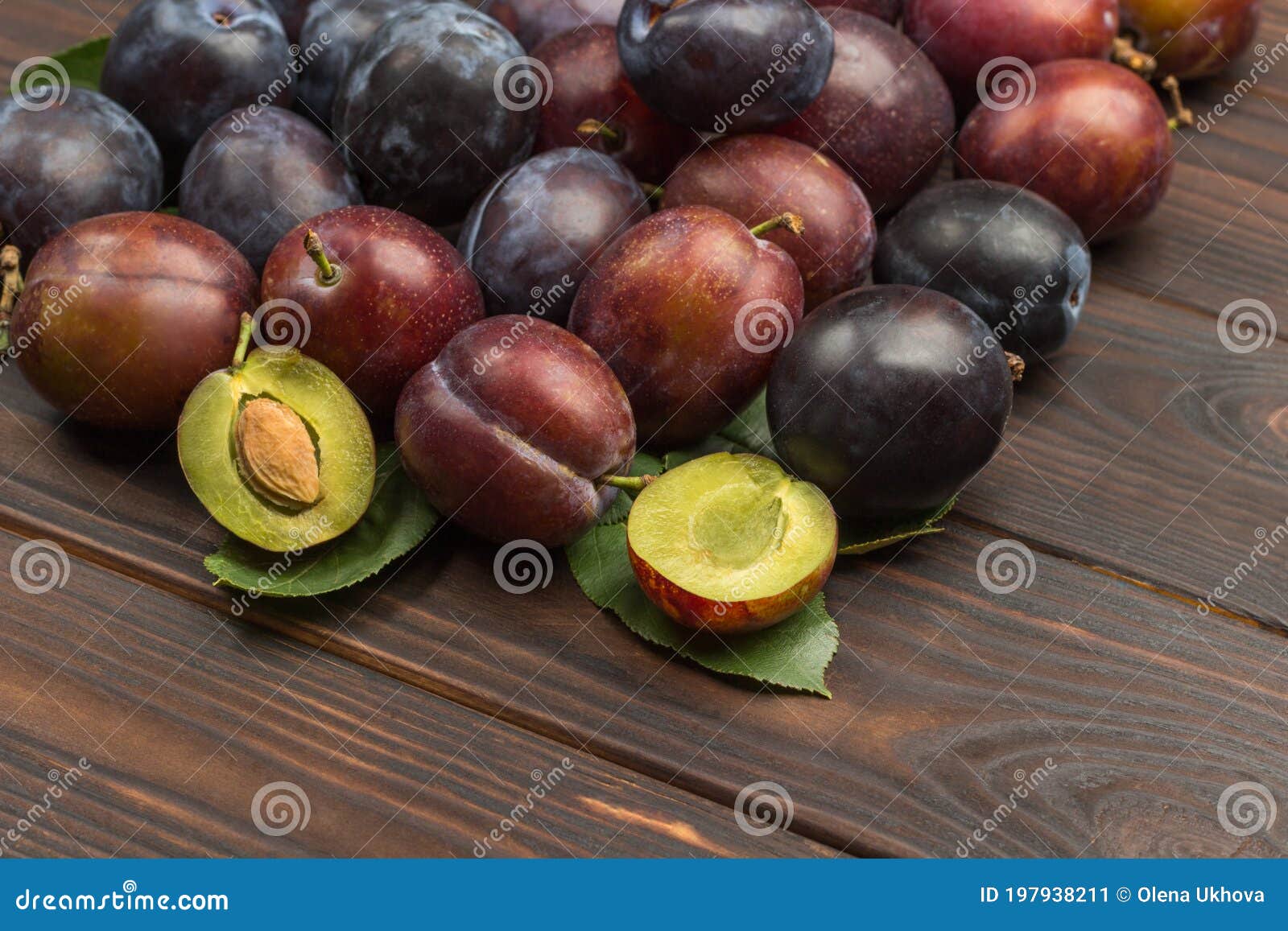 Cut Plum. Half Plum with Pit Stock Image - Image of pulp, tasty: 197938211