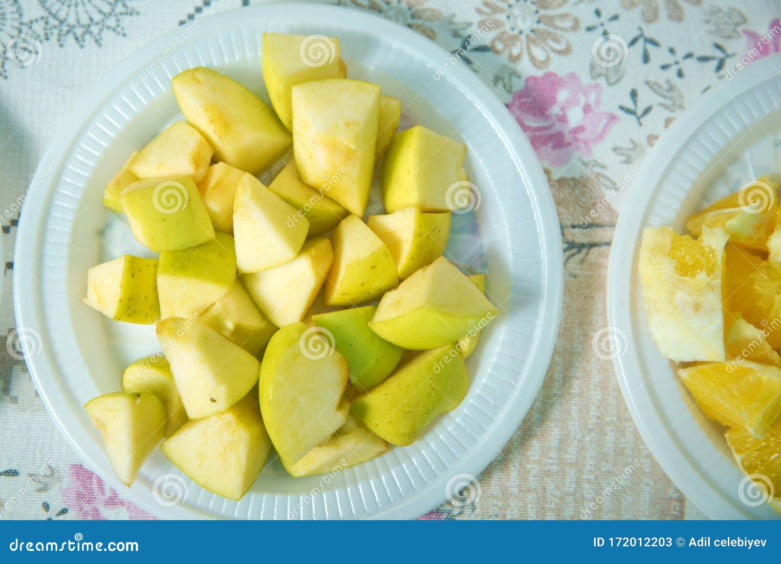 Cut Quince in a Plastic Bowl . the Chopped Quince is in a Plastic Bowl ...