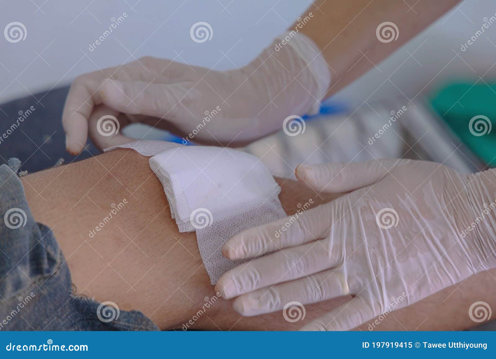 Cut Wound Dressing, Cut Wound Surgering Stock Image - Image of blood ...
