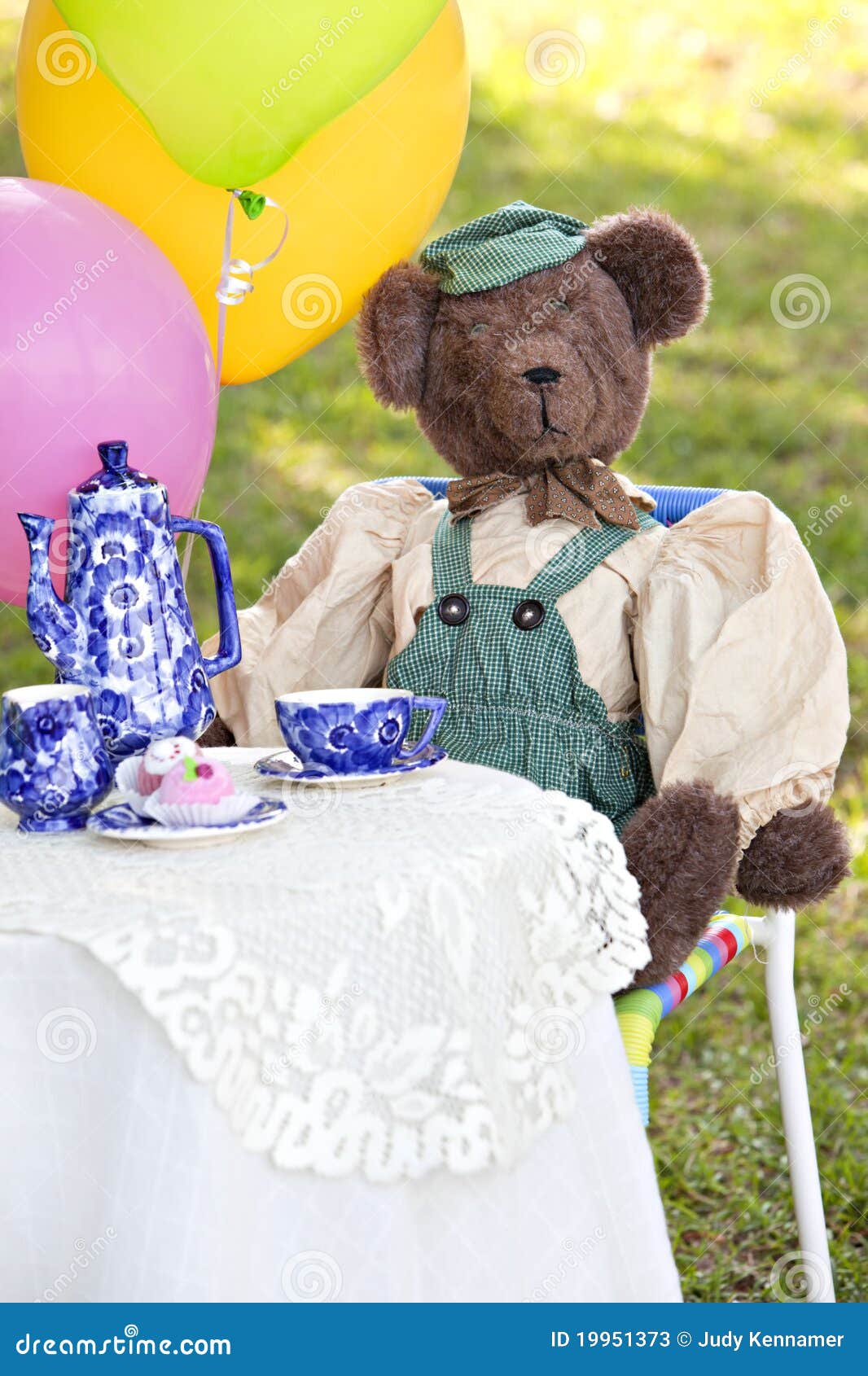 Cute bear at tea party stock image. Image of imagination - 19951373