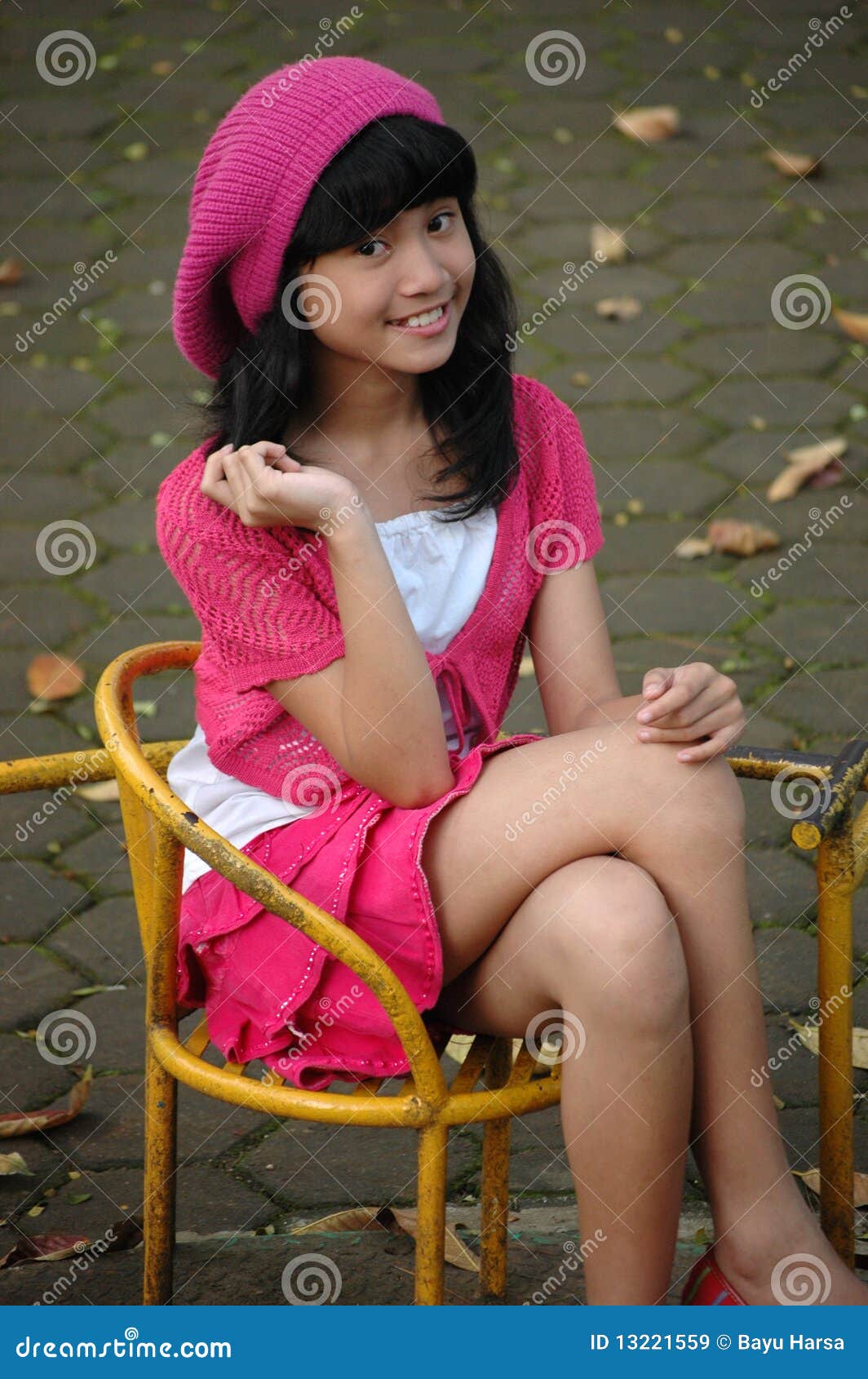 Cute girl sit down in park stock image. Image of asia - 13221559