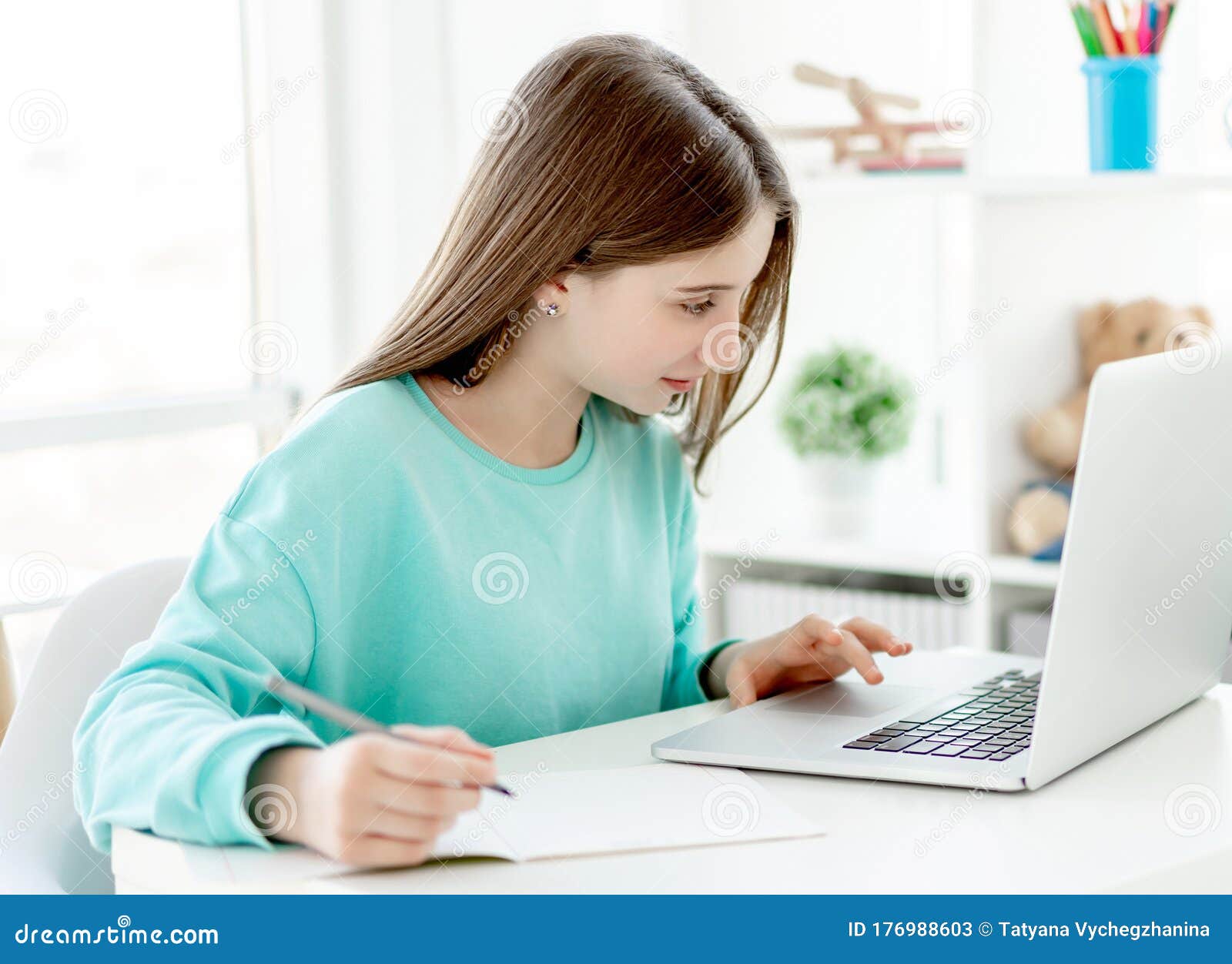 Cute Girl Studying at Laptop Stock Image - Image of cute, learn: 176988603