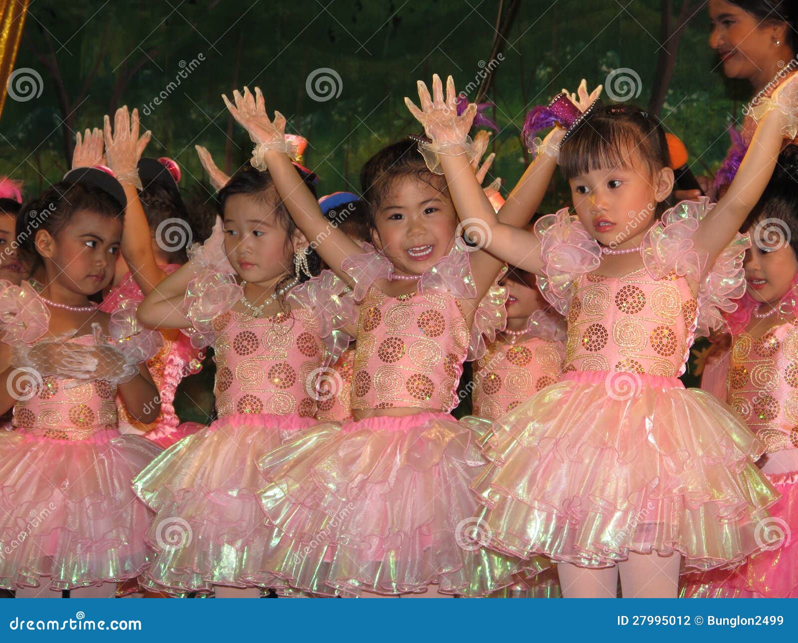 Cute Kid Dance Show Editorial Photography - Image: 27995012
