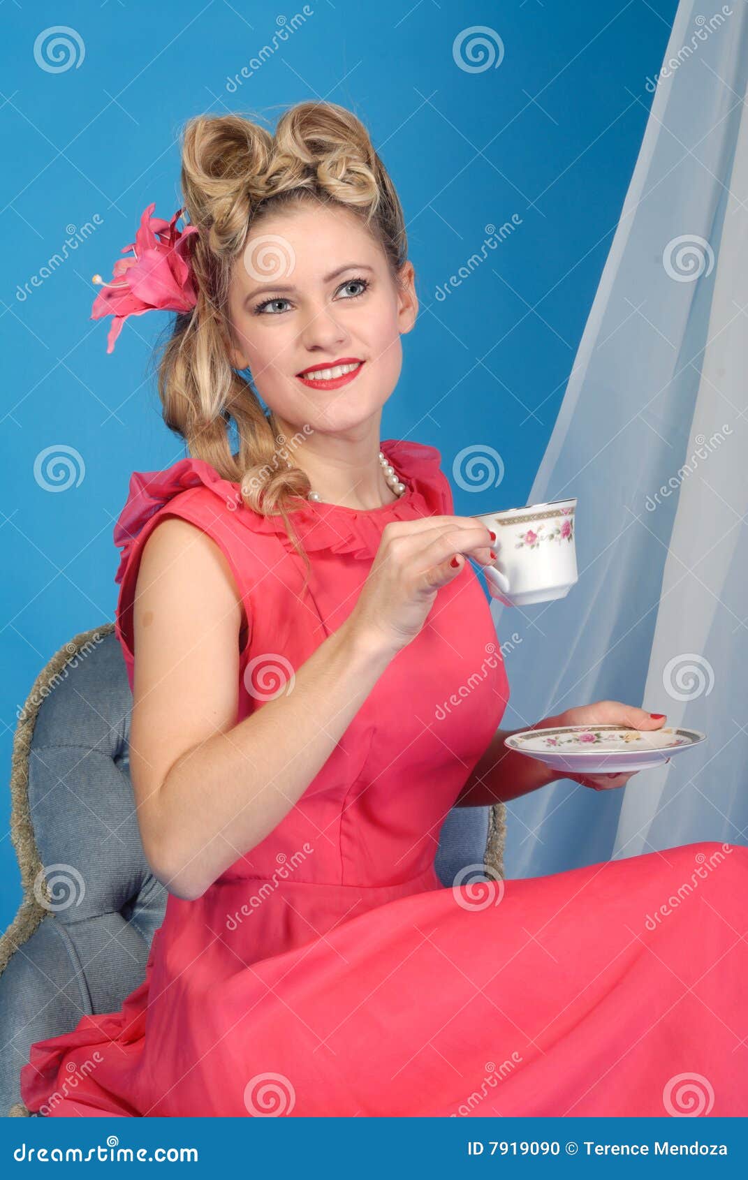 Cute Retro Girl With Tea Cup Picture. Image: 7919090
