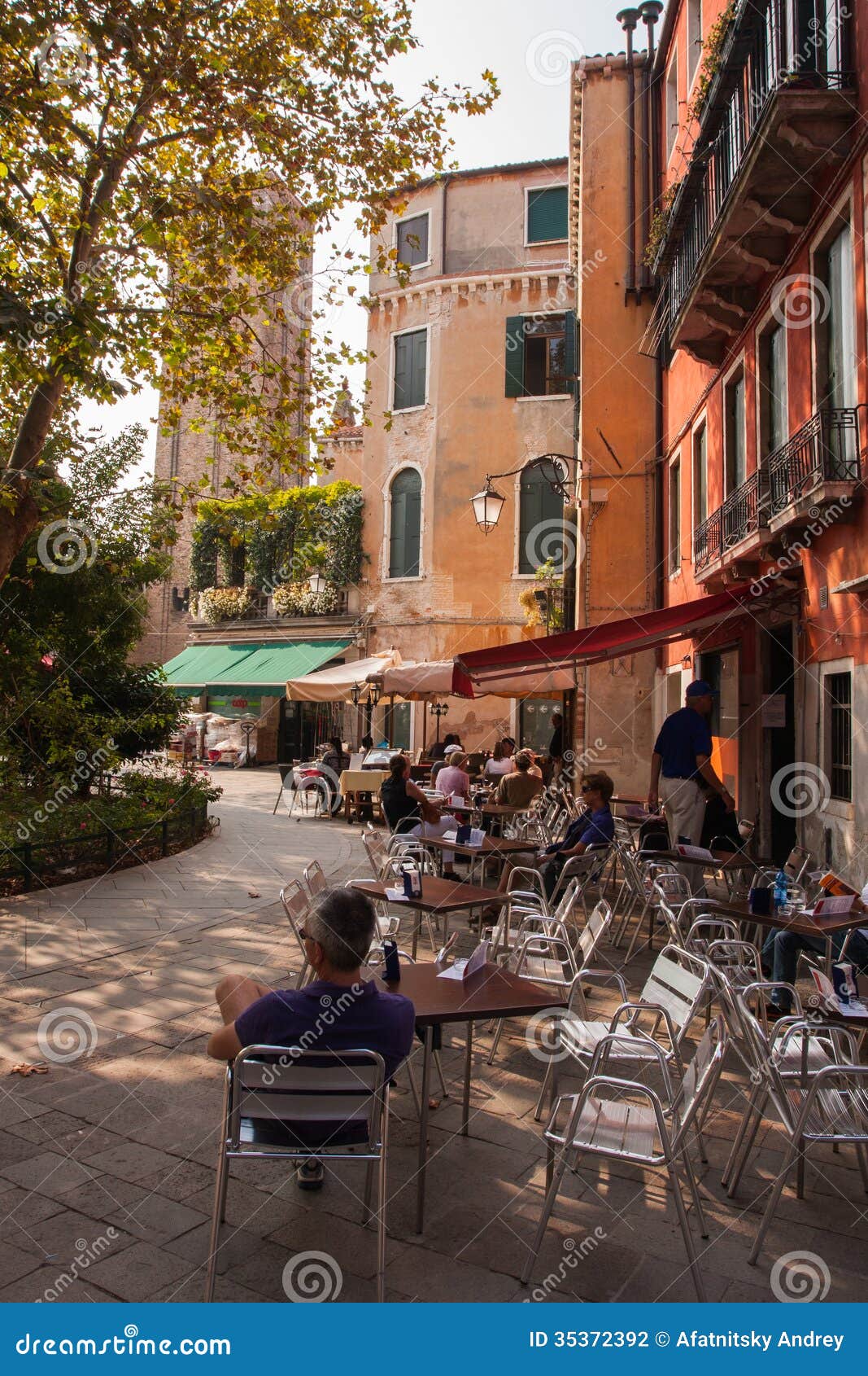 Cute Venetian Cafe. editorial photography. Image of october - 35372392