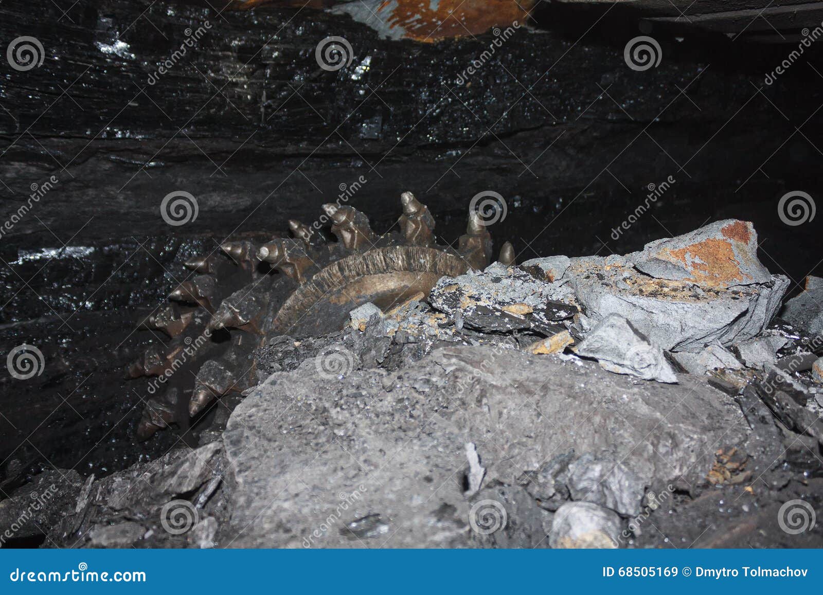 Cutter Combine Mine in Underground Mines Stock Image - Image of donetsk ...
