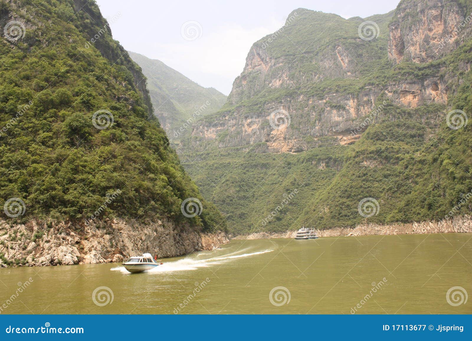 Cutter & Tourist Boat on Yangtze River Stock Image - Image of mist ...