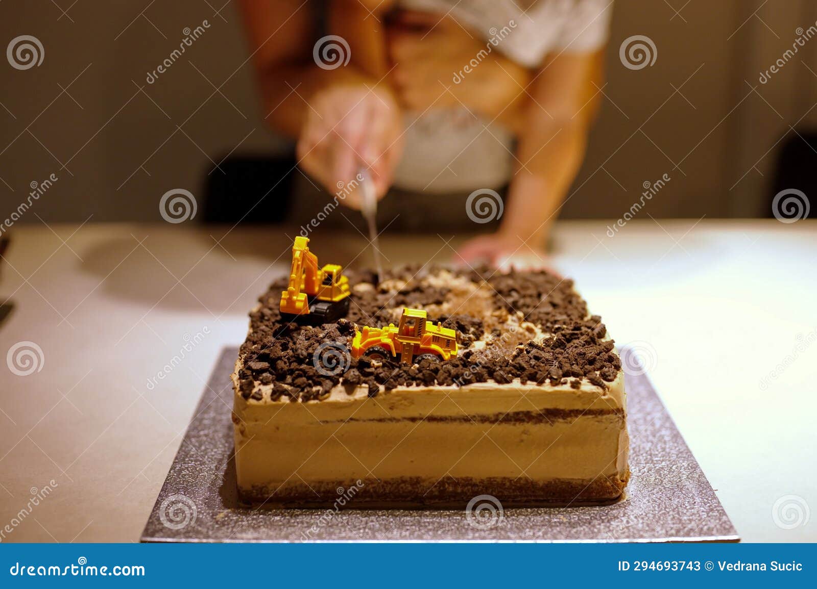 Cutting birthday cake stock image. Image of home, child - 294693743