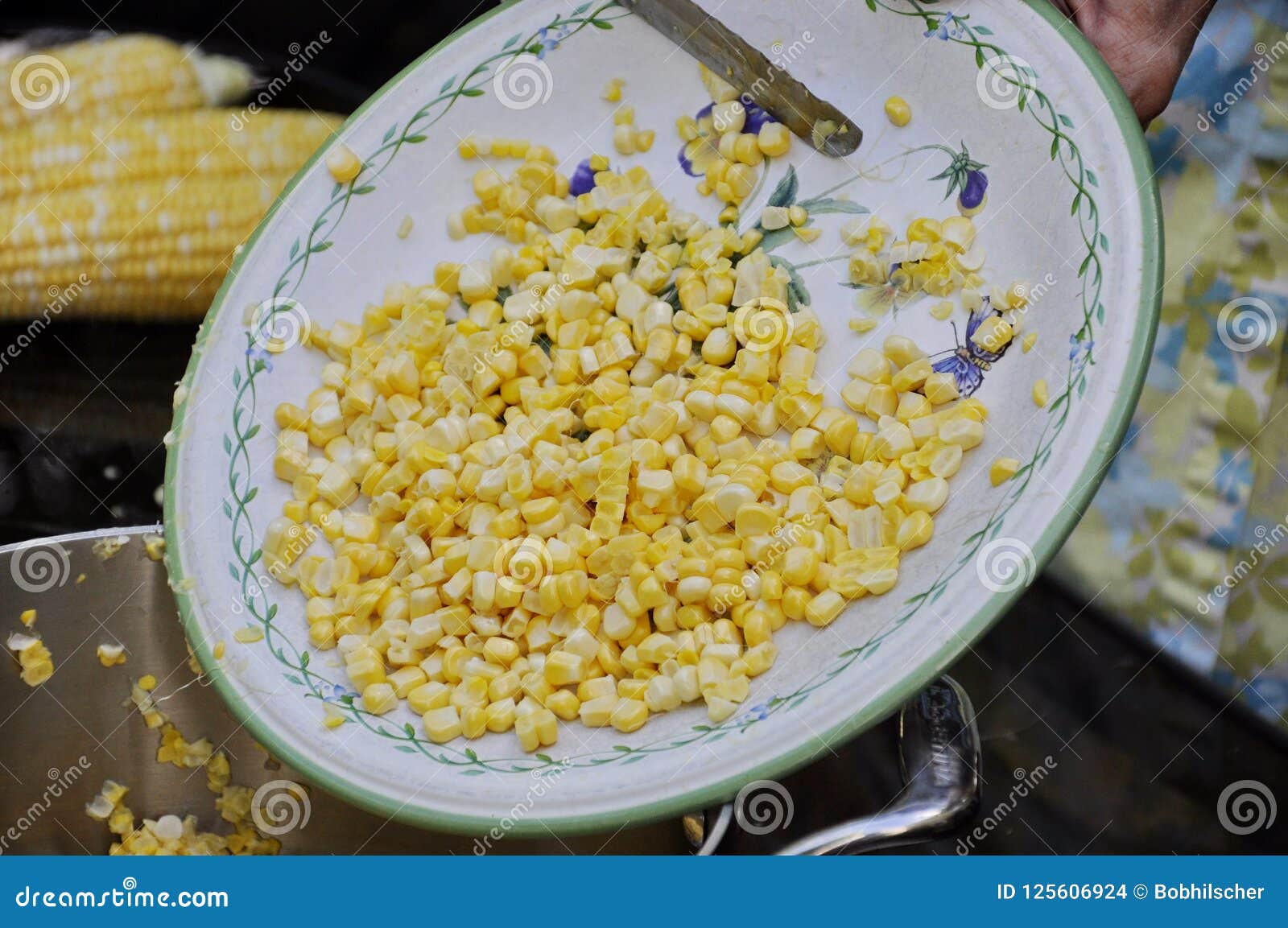 Cutting corn of the cob stock photo. Image of kernel - 125606924