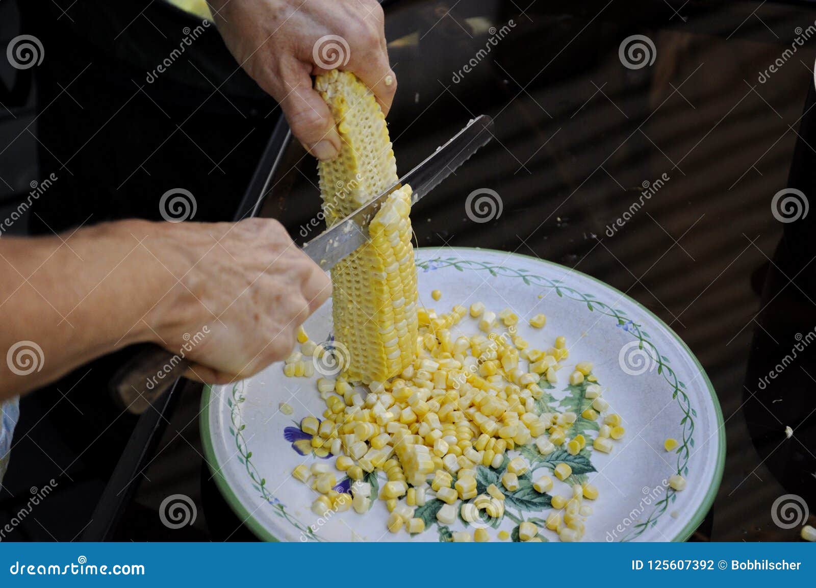 Cutting corn of the cob stock photo. Image of eating - 125607392
