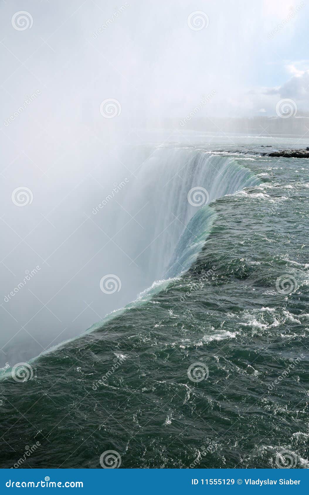 Cutting Edge of Niagara Falls Stock Image - Image of splashes, spray ...