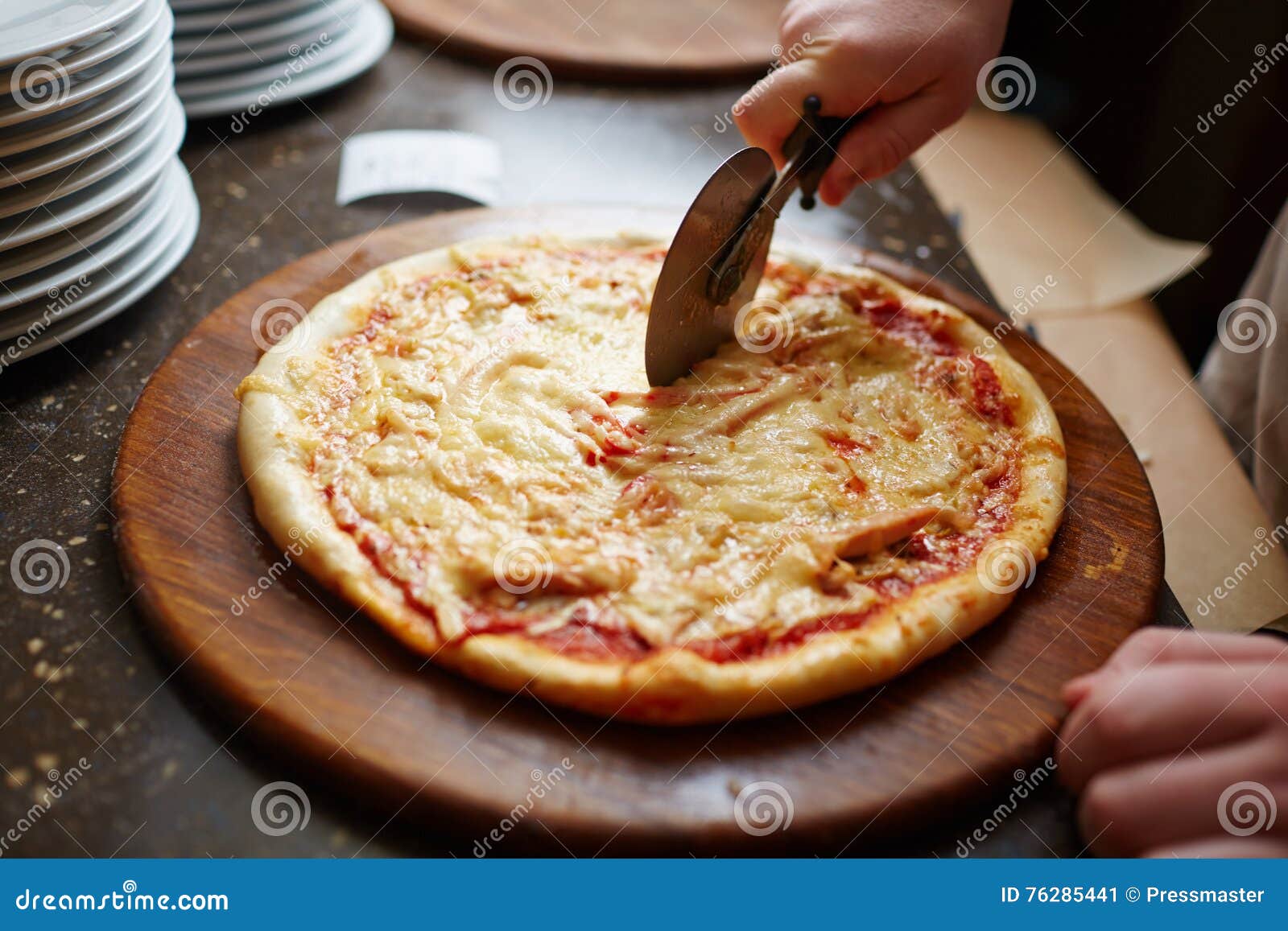 Cutting pizza stock image. Image of hand, cook, dinner - 76285441