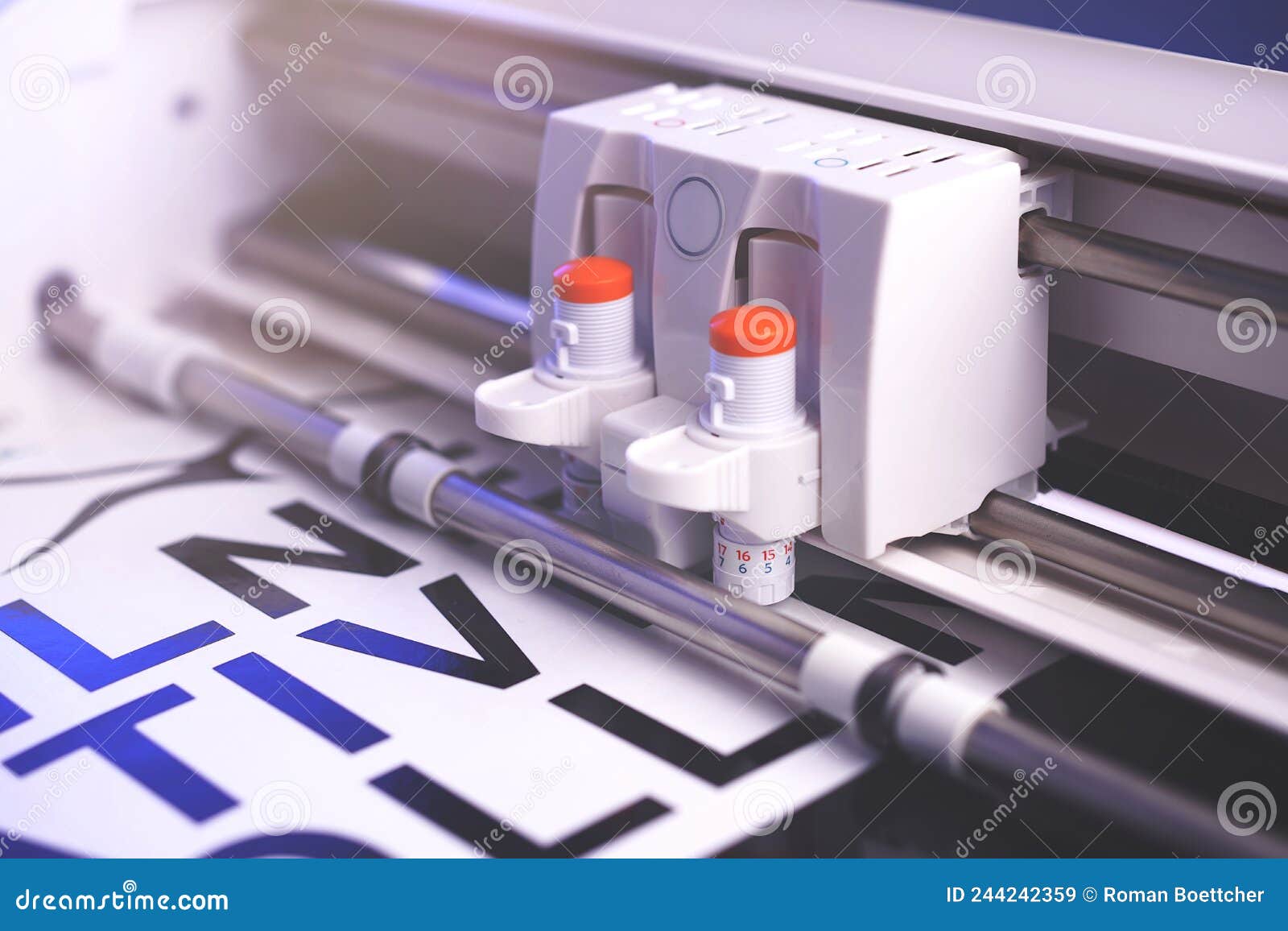 Cutting Plotter Machine with Adjustable Blades Makes Adhesive Lettering ...