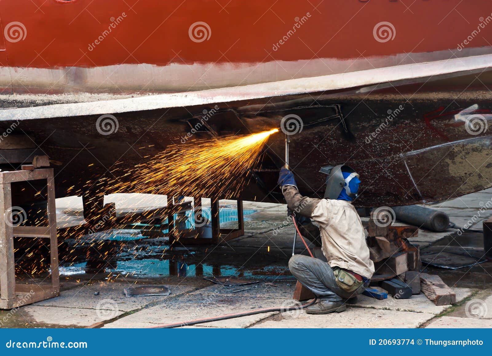Cutting ship iron plate stock photo. Image of hazardous - 20693774