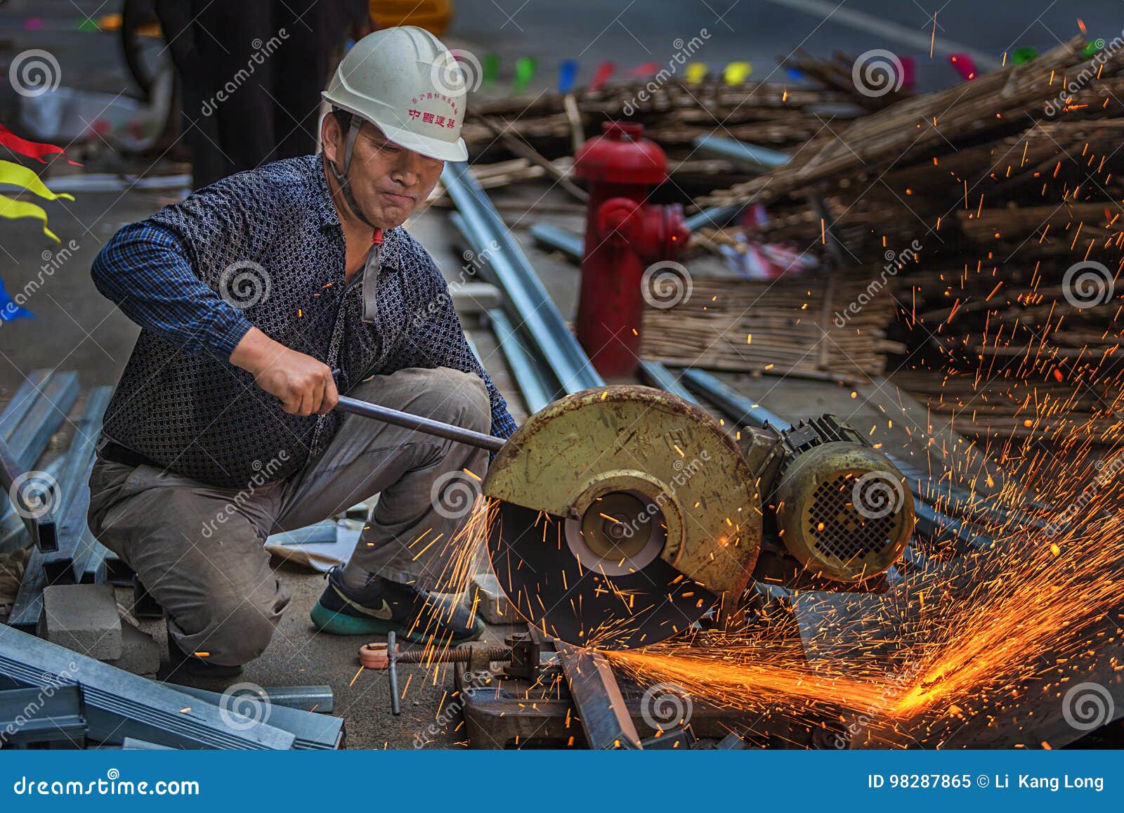 Cutting steel workers editorial image. Image of building - 98287865