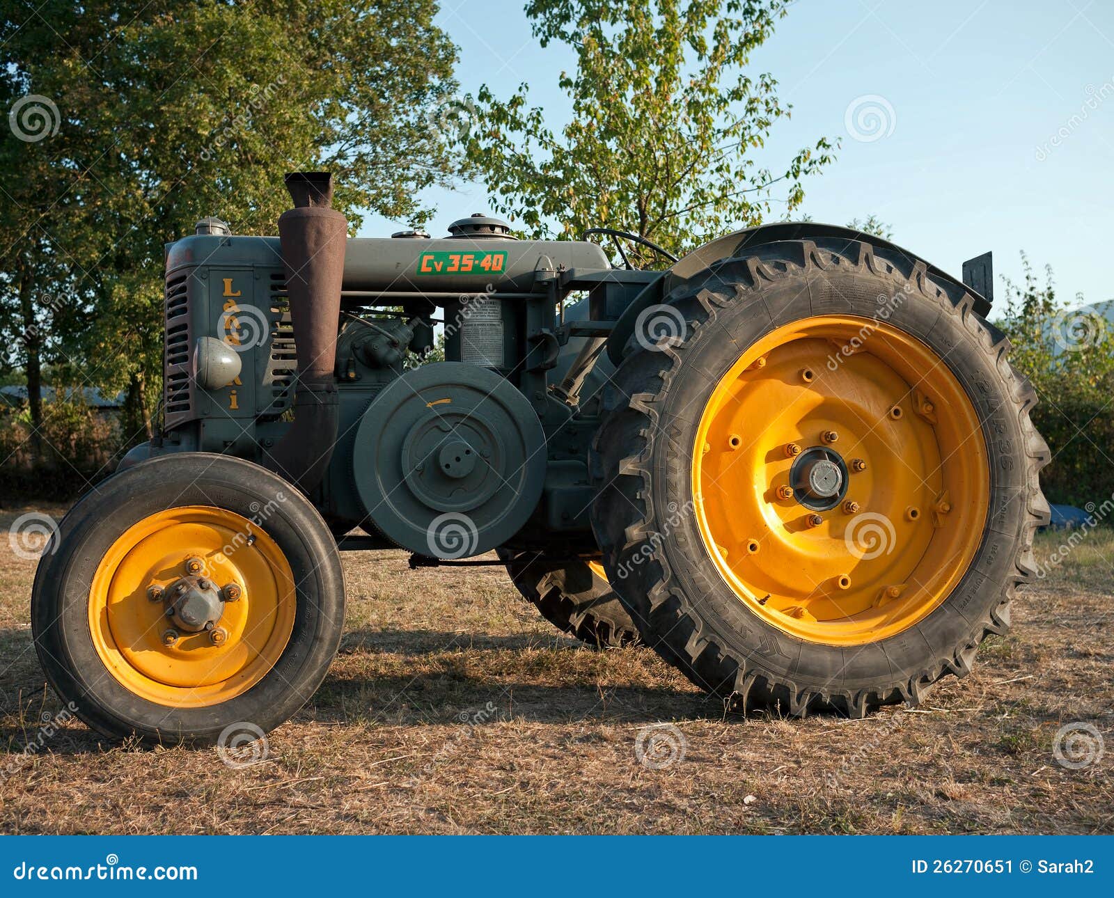 Cv 35 40 Do Trator De Landini Foto Editorial - Imagem de velho, fazenda ...