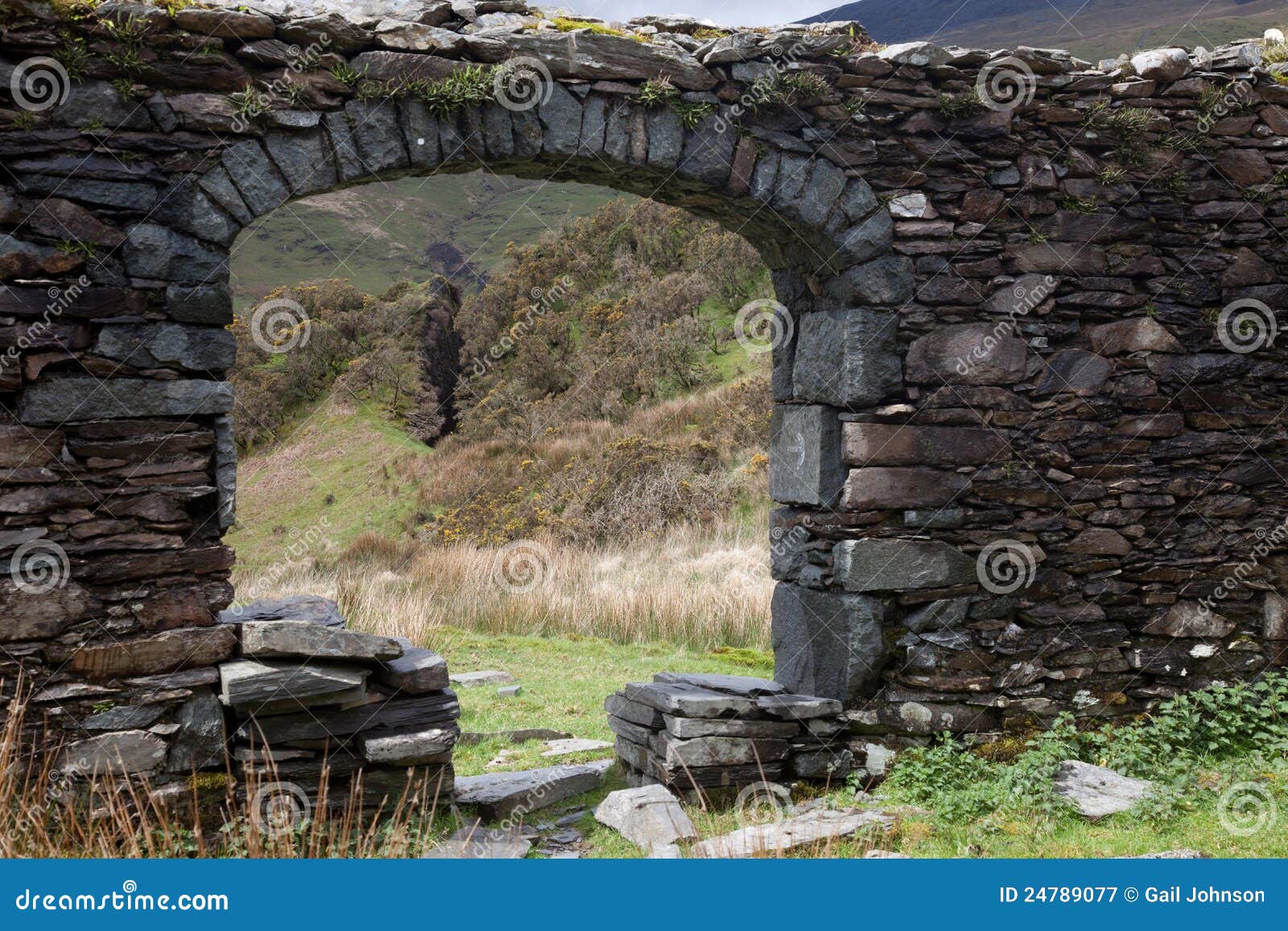 Cwm Pennant arch stock image. Image of walking, pennant - 24789077