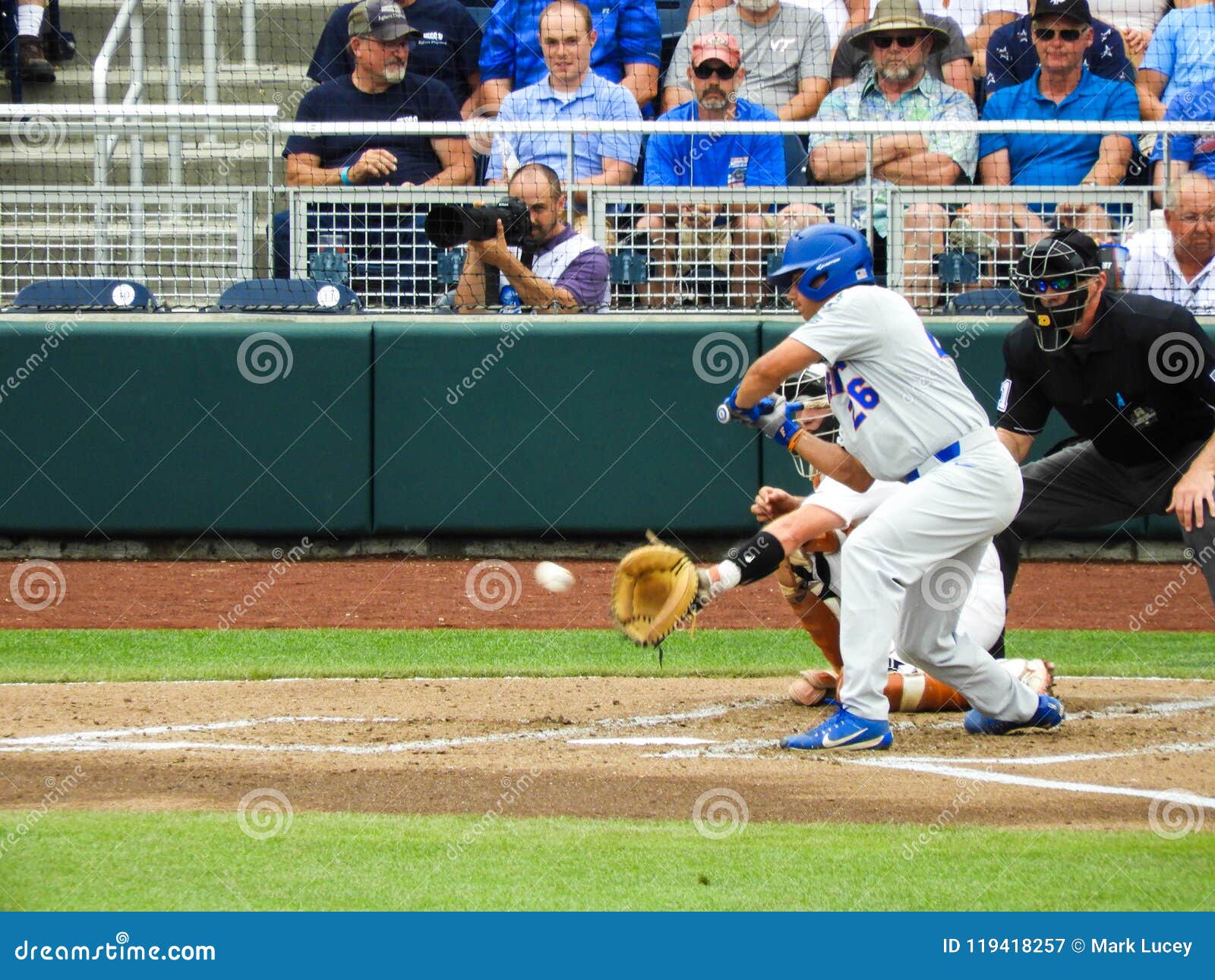2018 CWS Florida Gators at Bat Editorial Photography - Image of gators ...