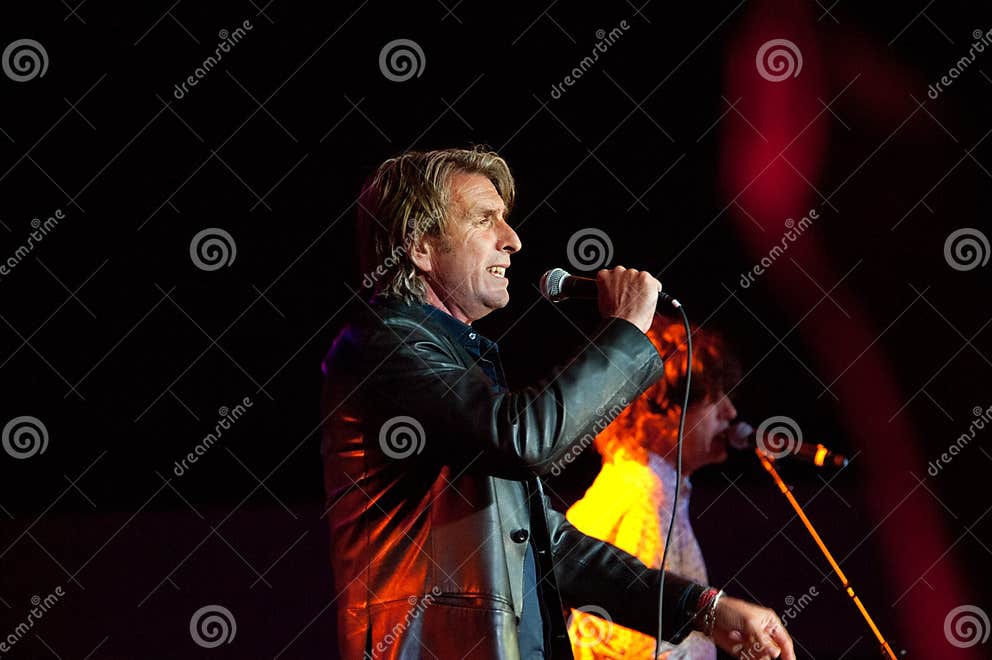 Cy Curnin editorial image. Image of concert, valley, performance - 20911645