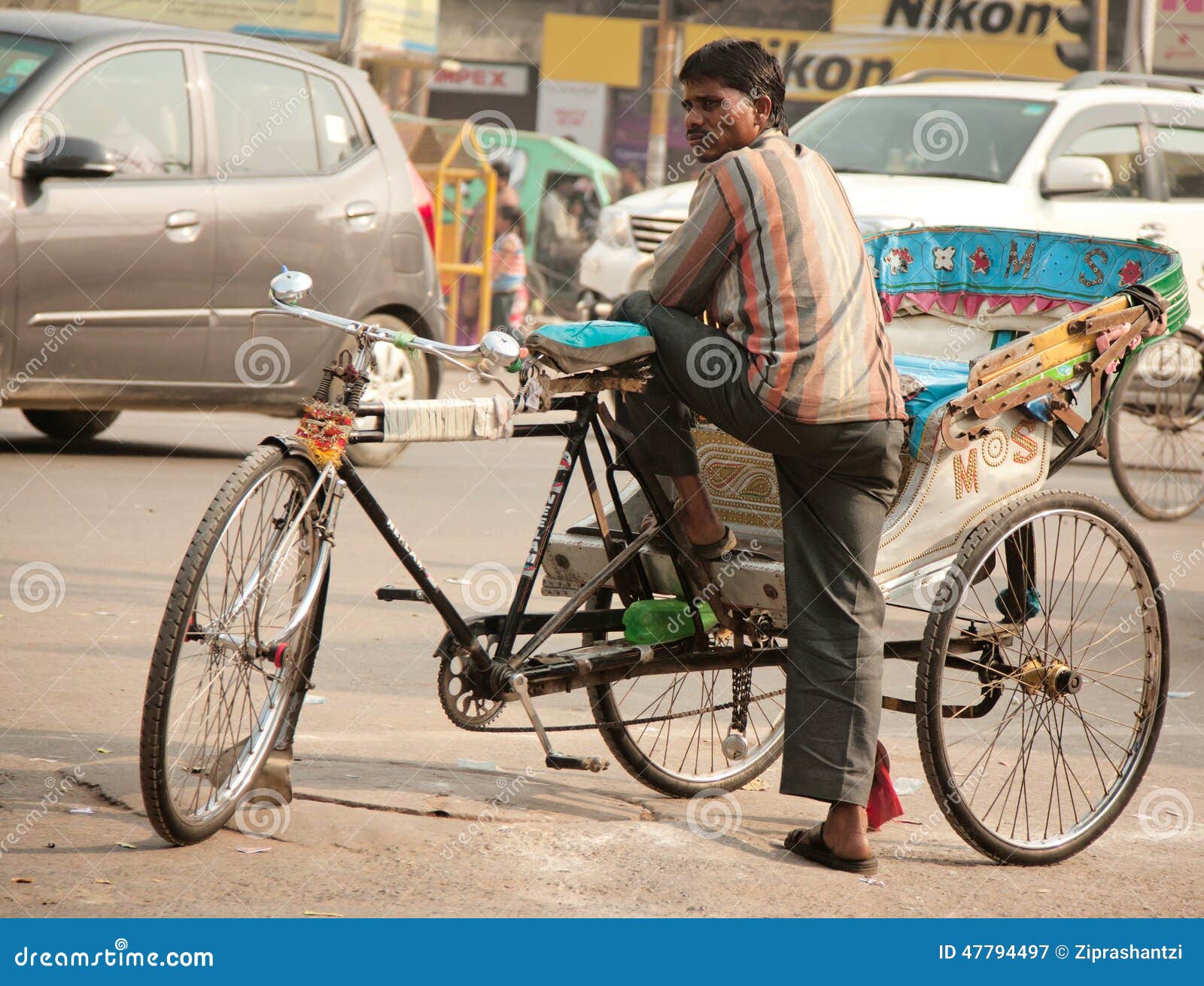 Cycle Rickshaw Driver Waiting on Street Editorial Photography - Image ...