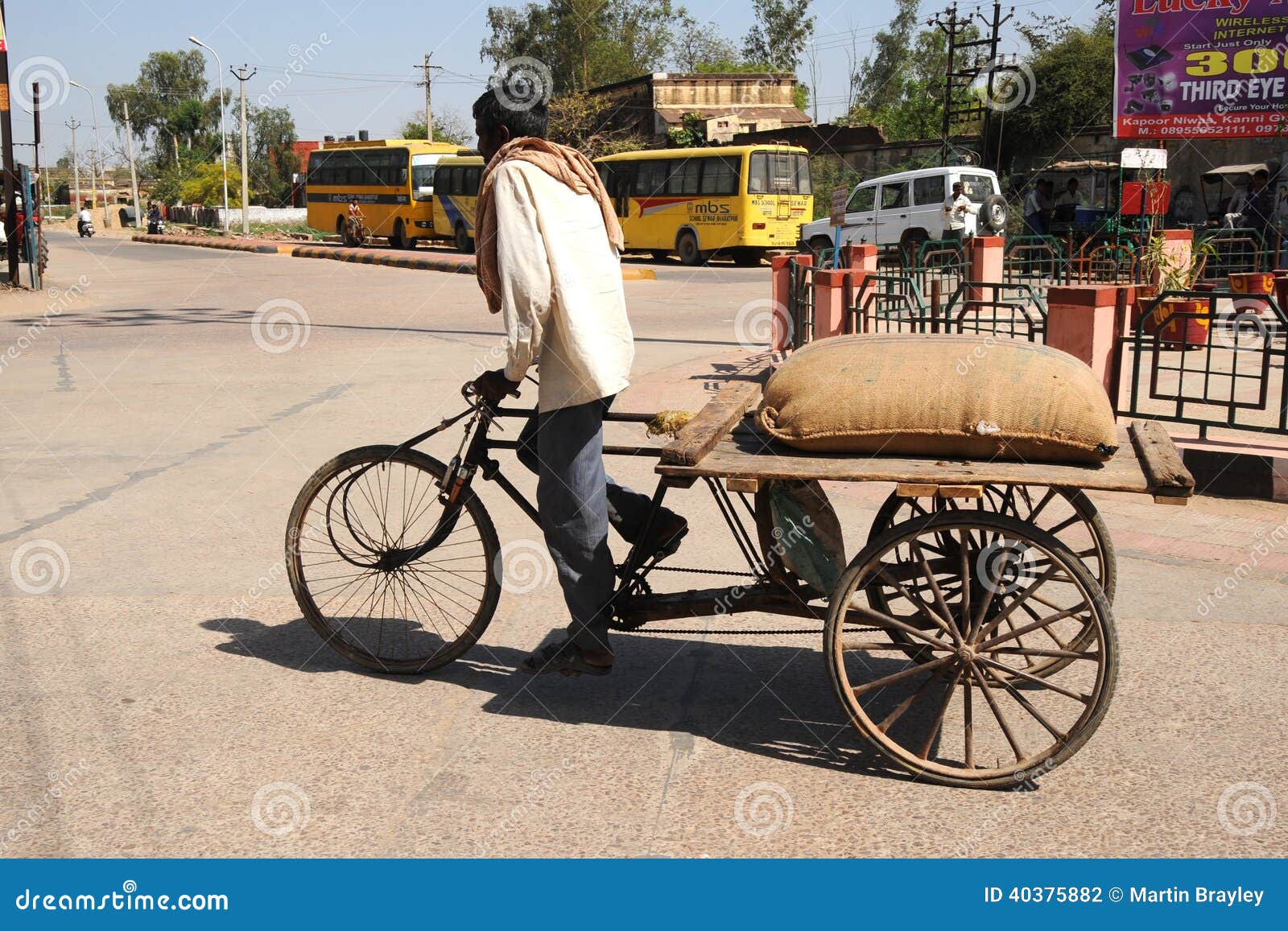 Cycle rickshaw. India. editorial photography. Image of street - 40375882