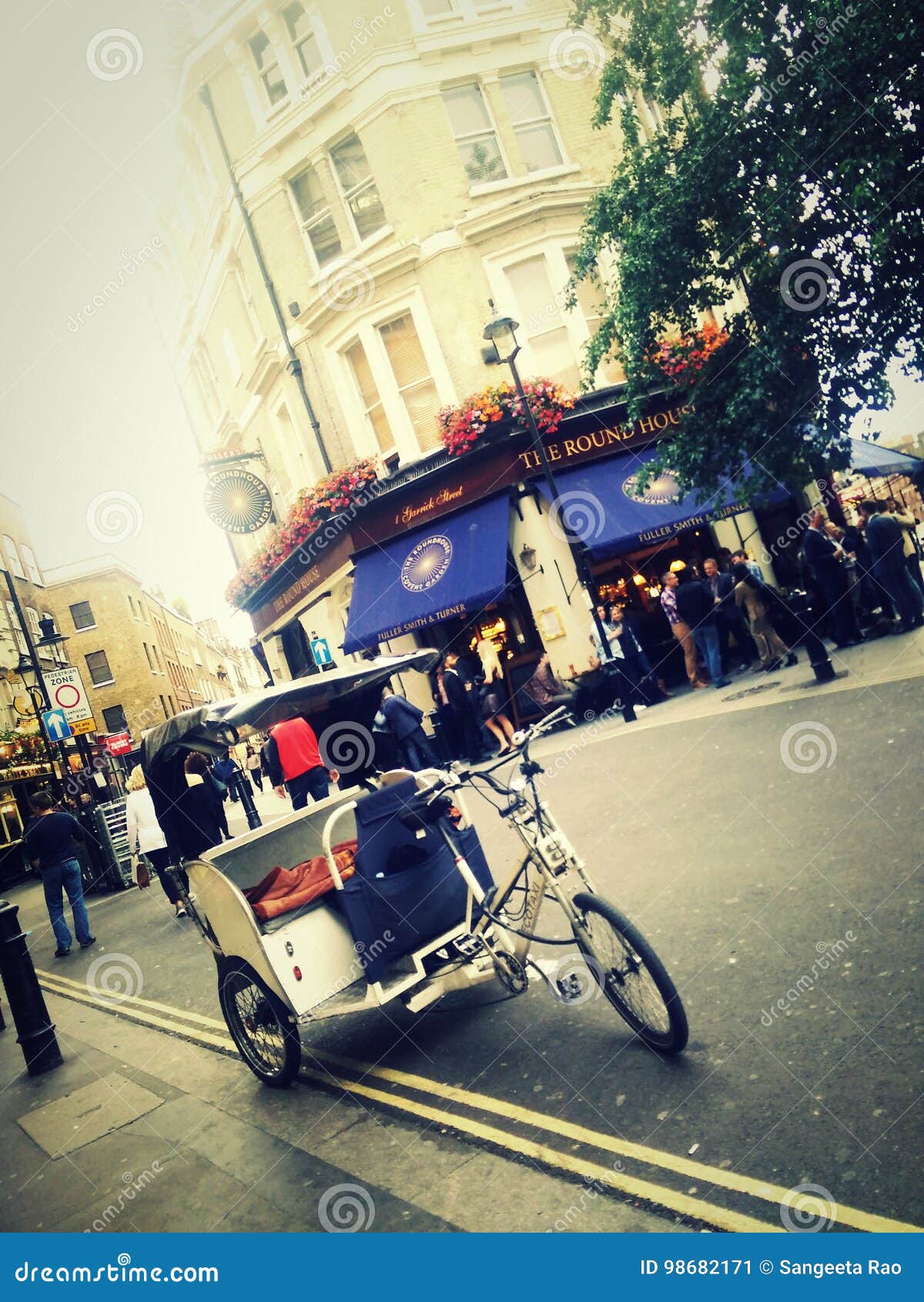 Cycle rickshaw editorial photo. Image of cycle, rickshaw - 98682171